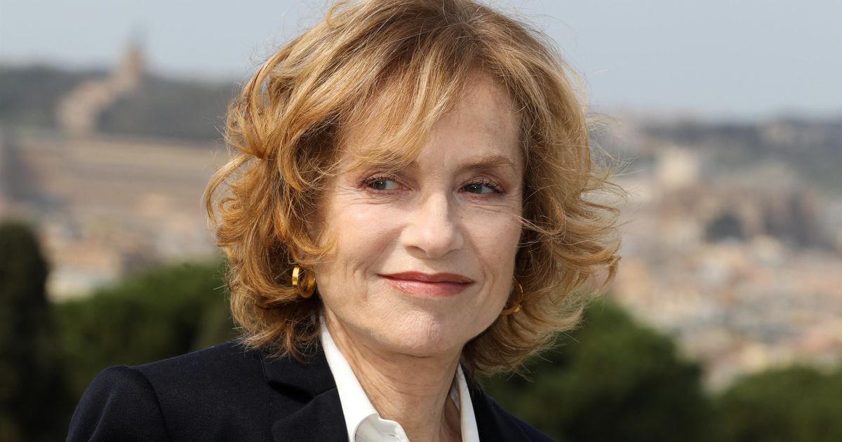 Isabelle Huppert transformée avec une nouvelle coupe courte