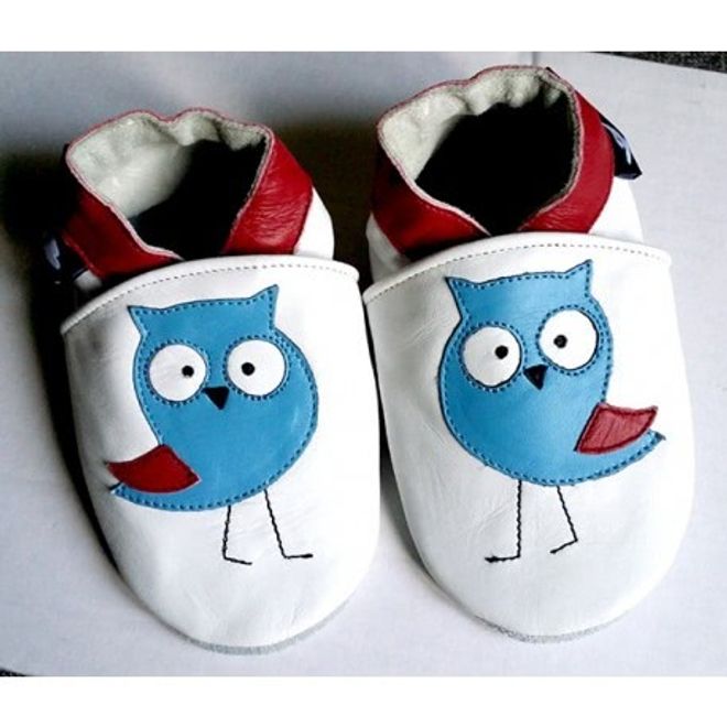 Une paire de chaussons en cuir souple à gagner