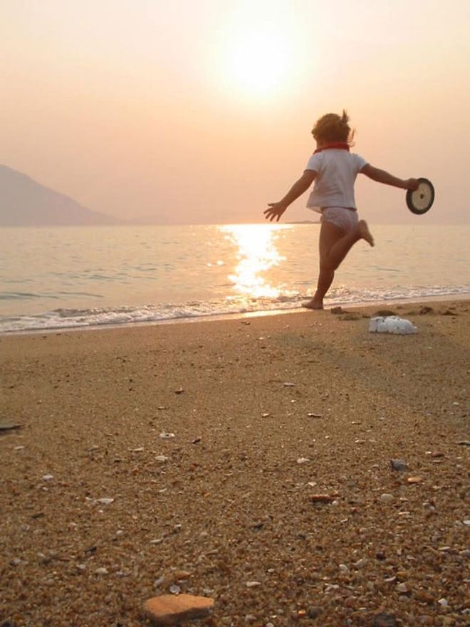 Préserver son enfant du soleil : les conseils d'une dermatologue
