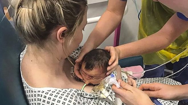 Deuil : ils passent 16 jours avec leur bébé mort