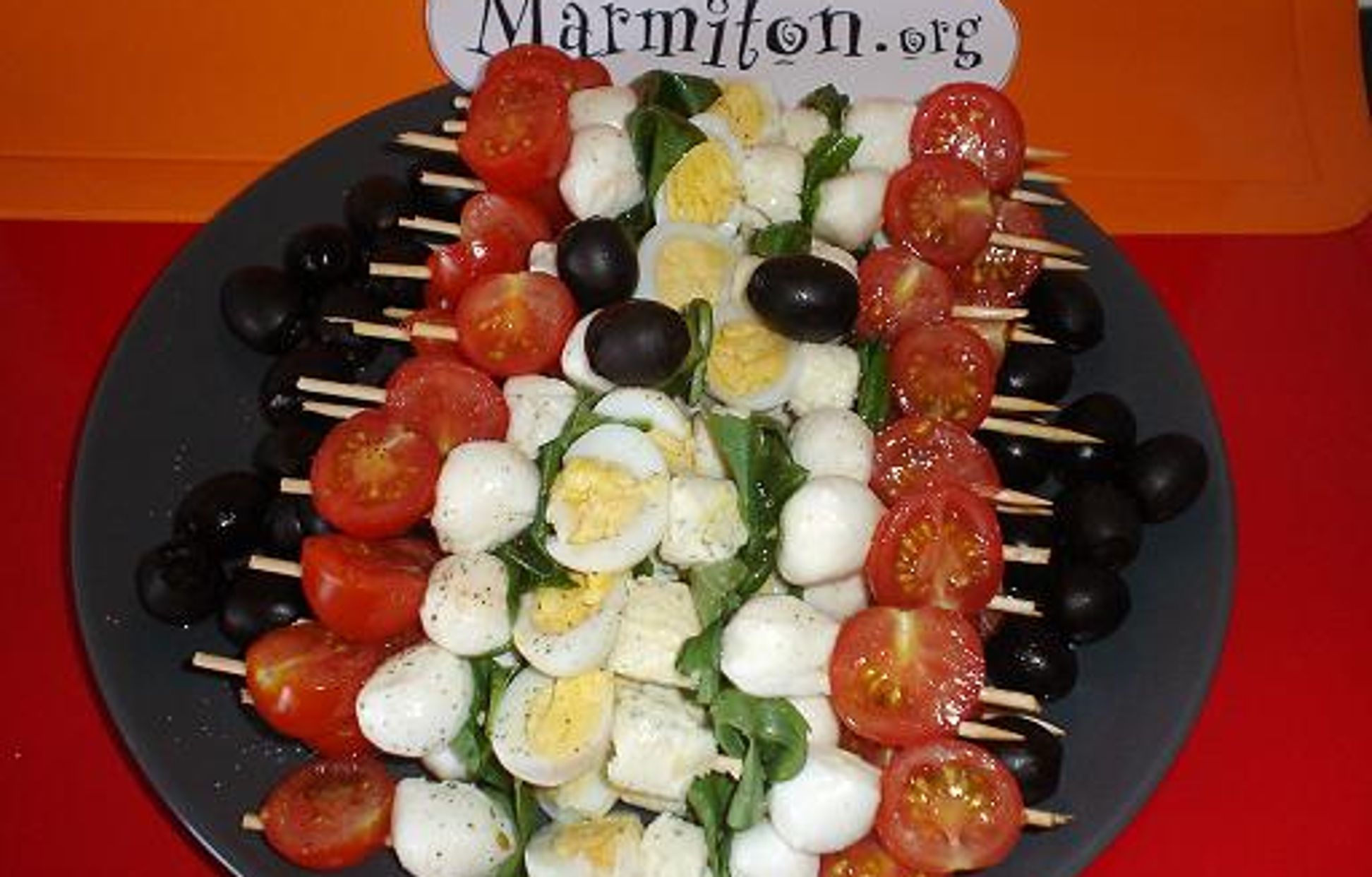 Mini brochettes tomates mozzarella : Recette de Mini brochettes tomates ...