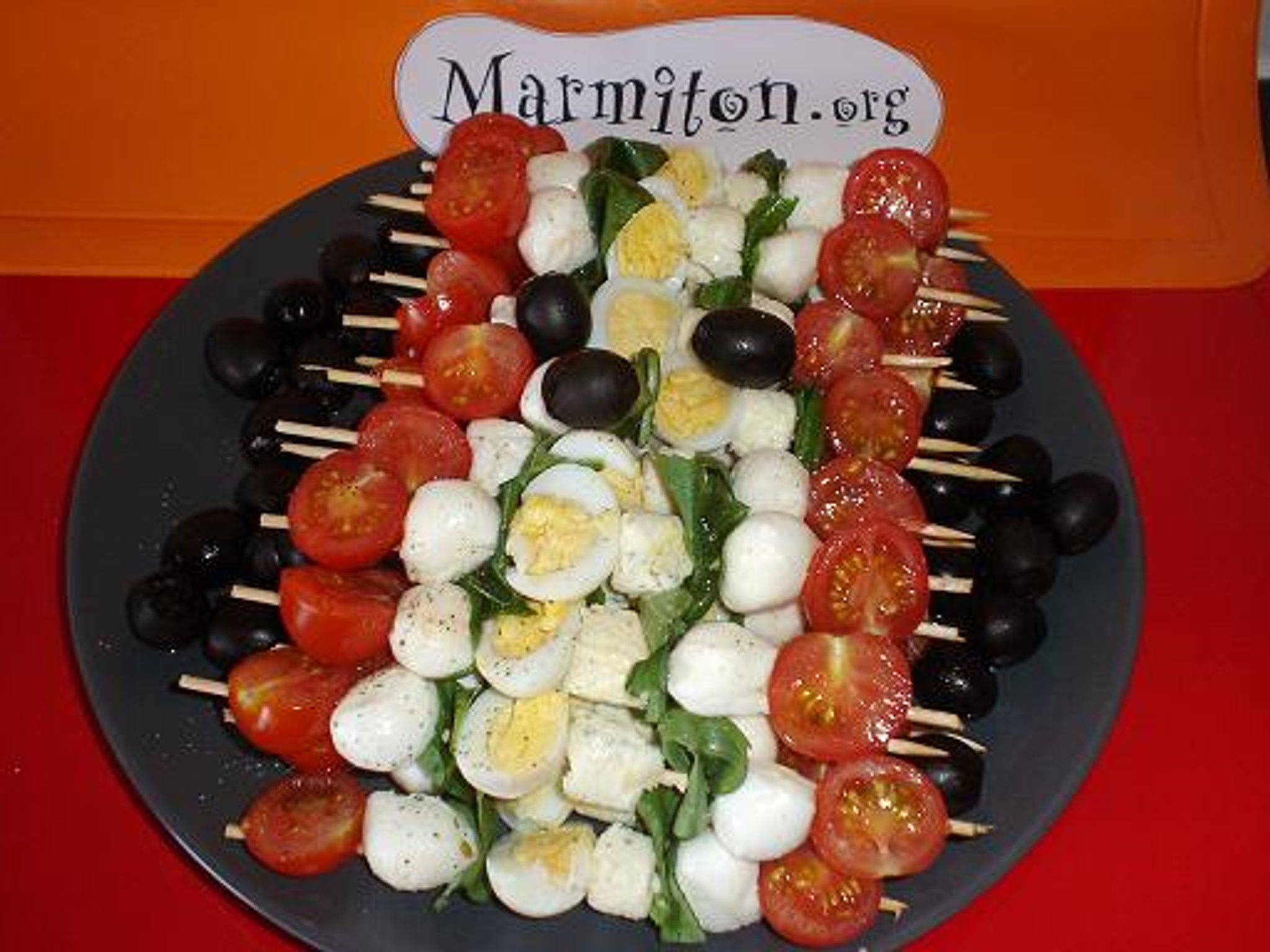 Mini brochettes tomates mozzarella : Recette de Mini brochettes tomates ...