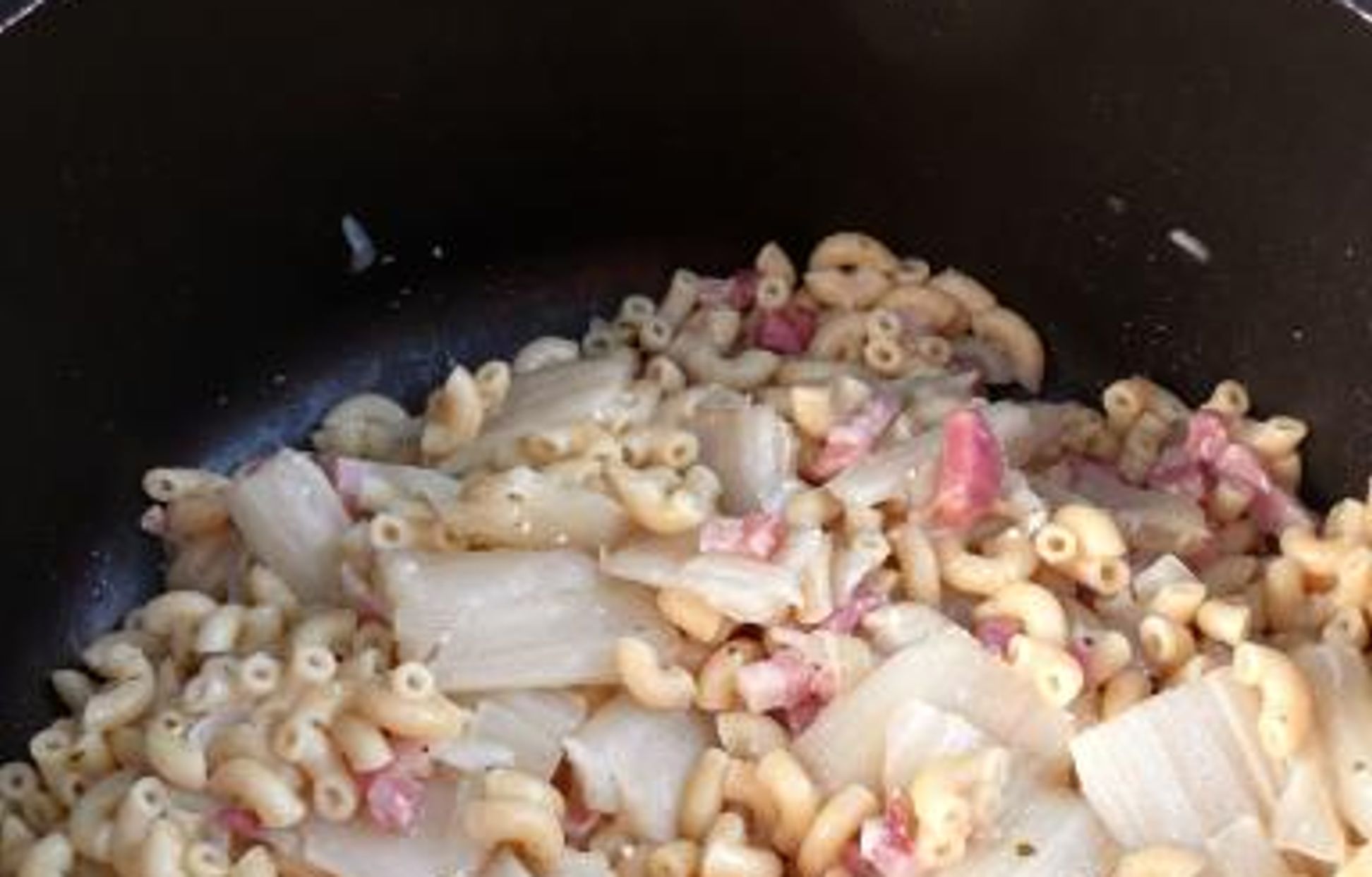 Côtes de blettes aux lardons et cornettes : Recette de Côtes de blettes ...