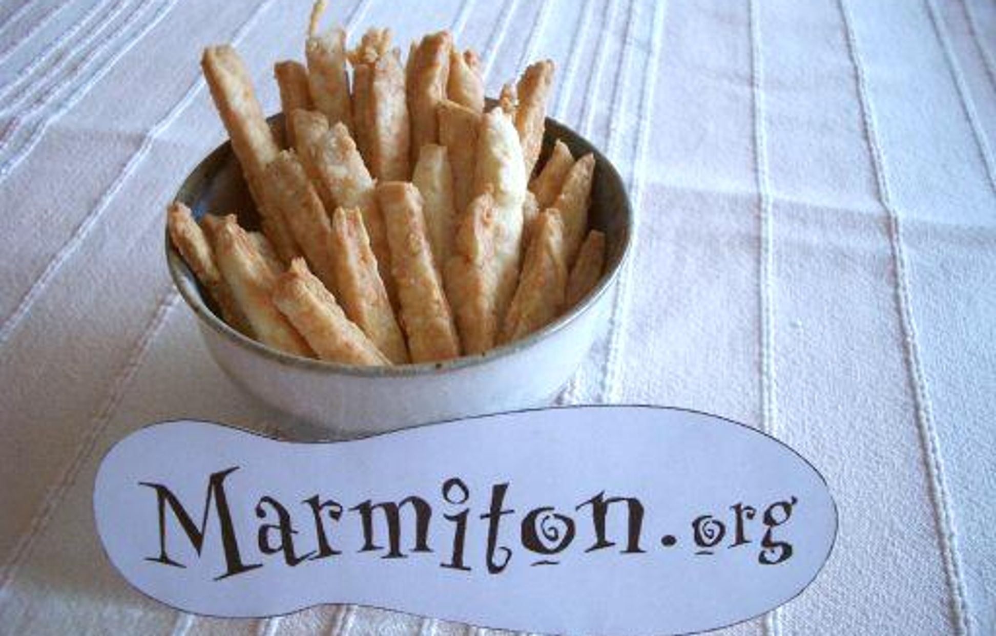 Allumettes au fromage : Recette de Allumettes au fromage - Marmiton