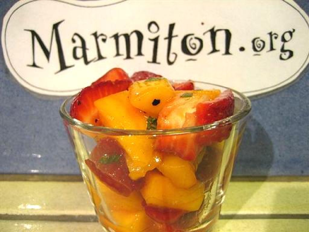 Salade épicée fraises - mangue : Recette de Salade épicée fraises ...