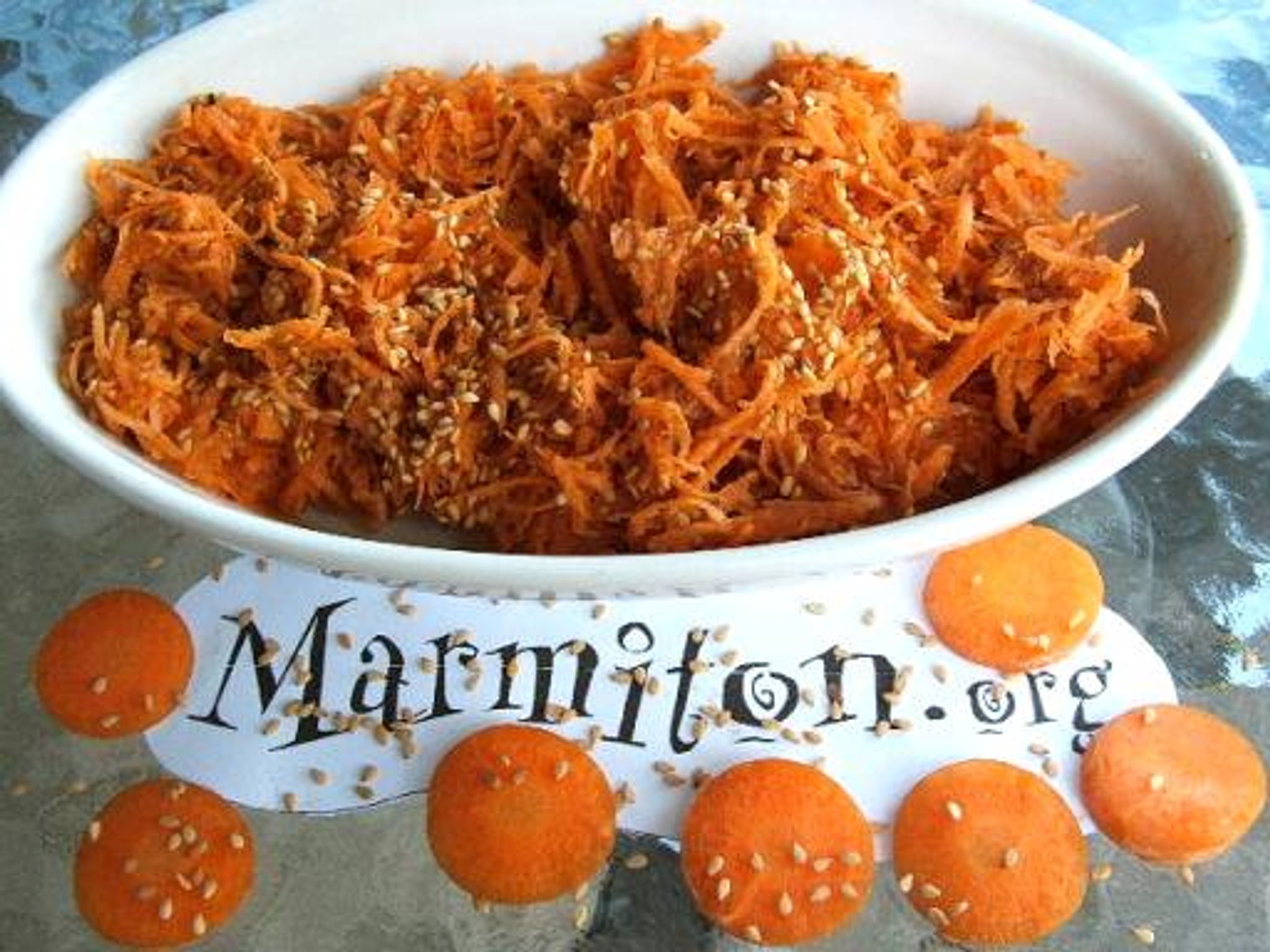 Carottes râpées au sésame : Recette de Carottes râpées au sésame - Marmiton