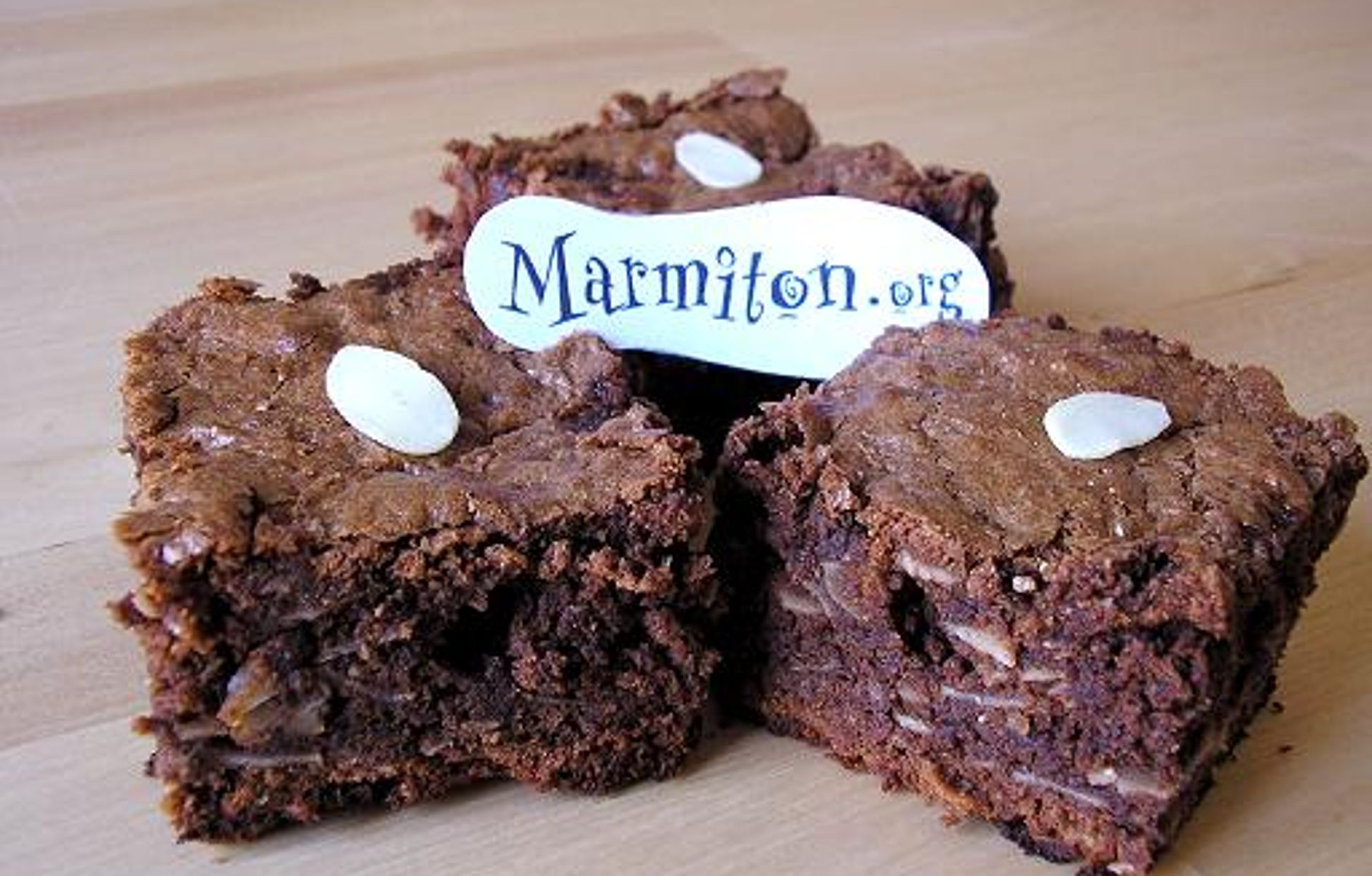 Pavé au chocolat aux amandes effilées : Recette de Pavé au chocolat aux ...