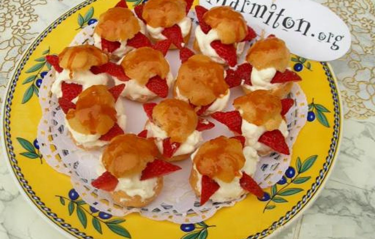 Choux garnis de chantilly et de fraises : Recette de Choux garnis de ...