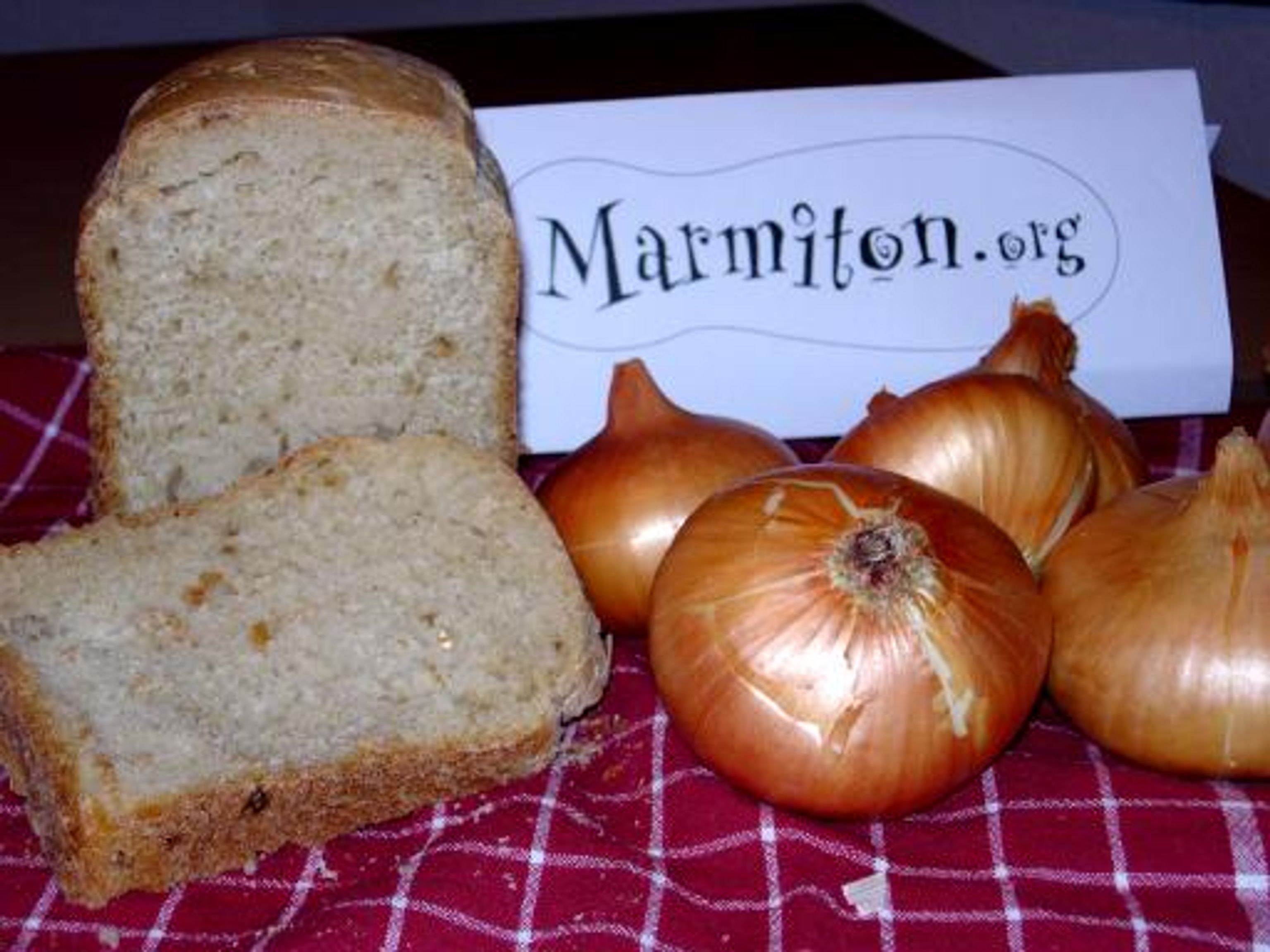 Pain aux oignons facile : Recette de Pain aux oignons facile - Marmiton