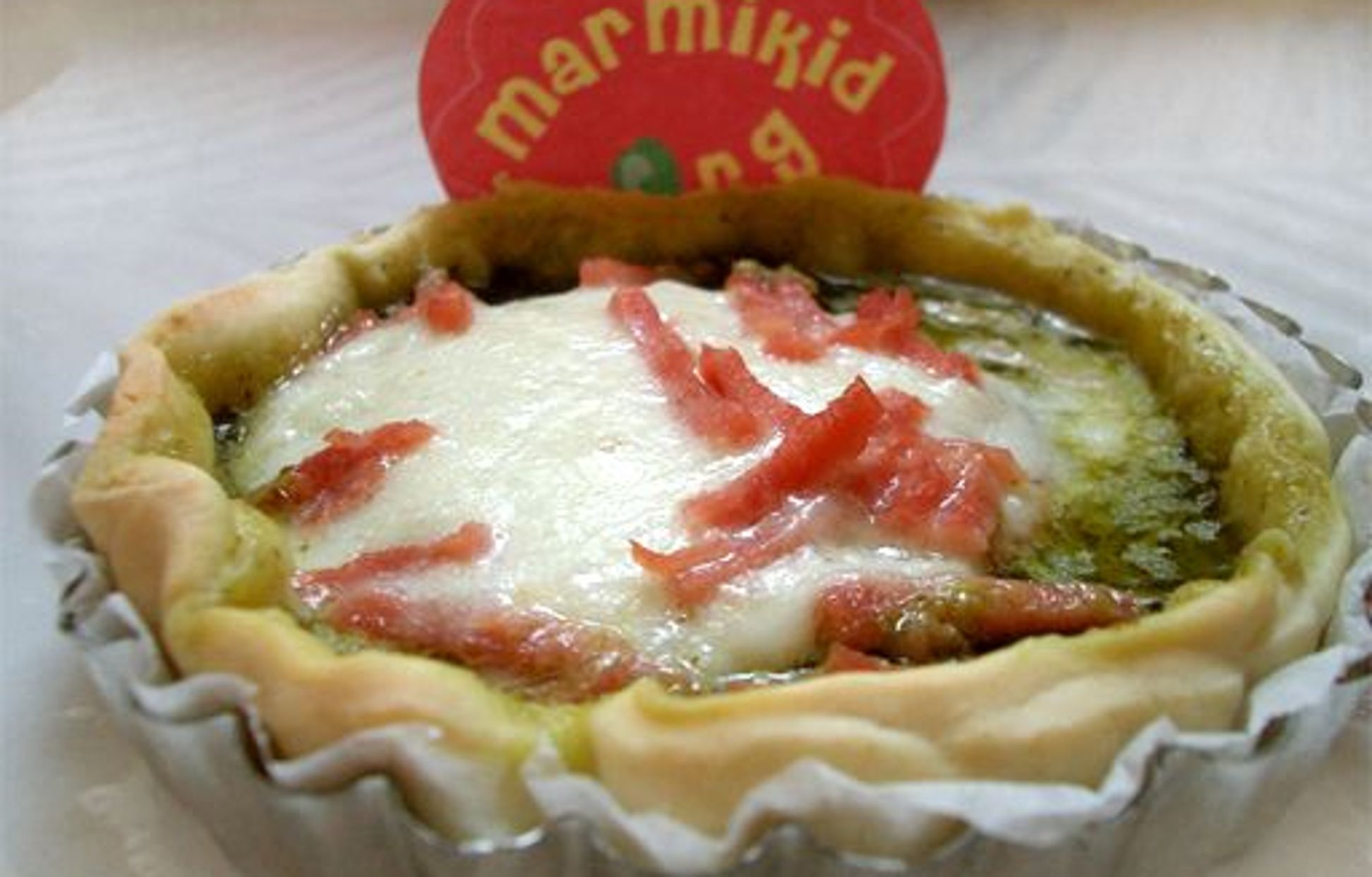 Pizza tomate, pesto et mozzarella : Recette de Pizza tomate, pesto et ... Pizza tomate, pesto et mozzarella : Recette de Pizza tomate, pesto et ...