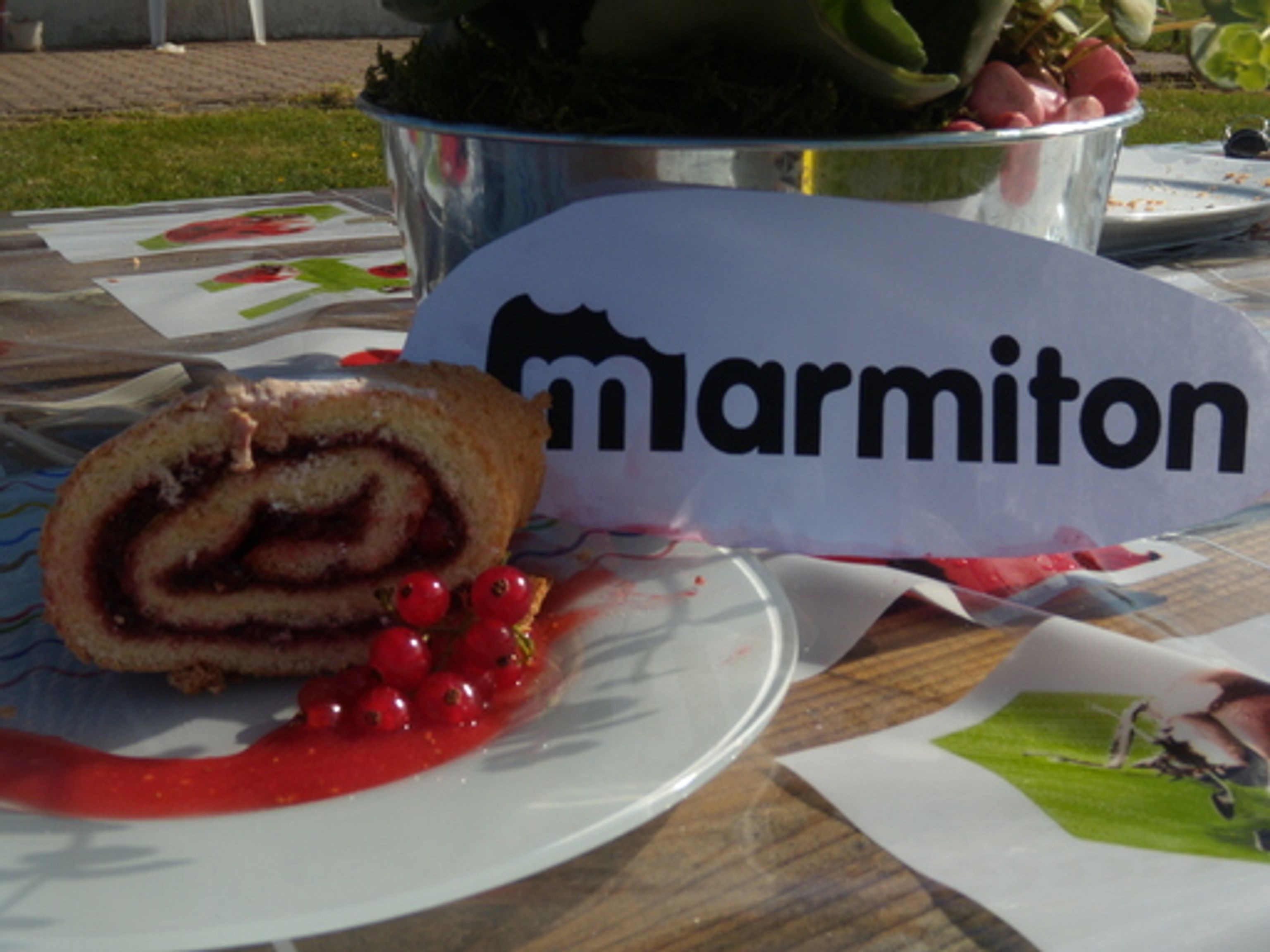 Biscuit roulé aux fruits rouges et Son coulis. : Recette de Biscuit ...