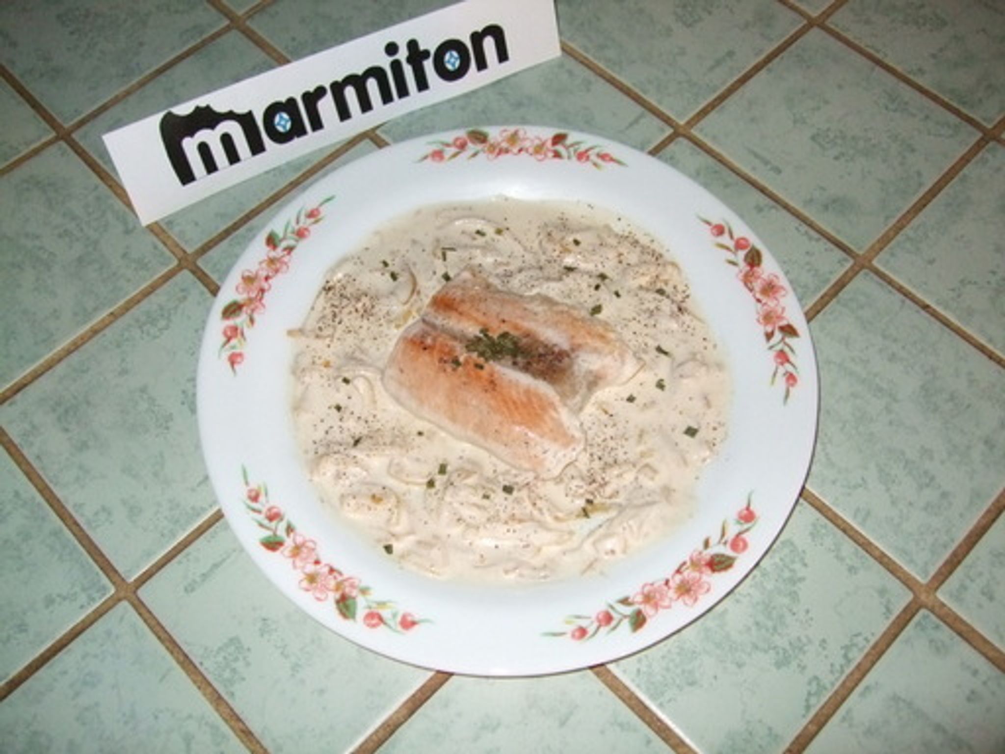 Pavés de saumon à la crème : Recette de Pavés de saumon à la crème ...