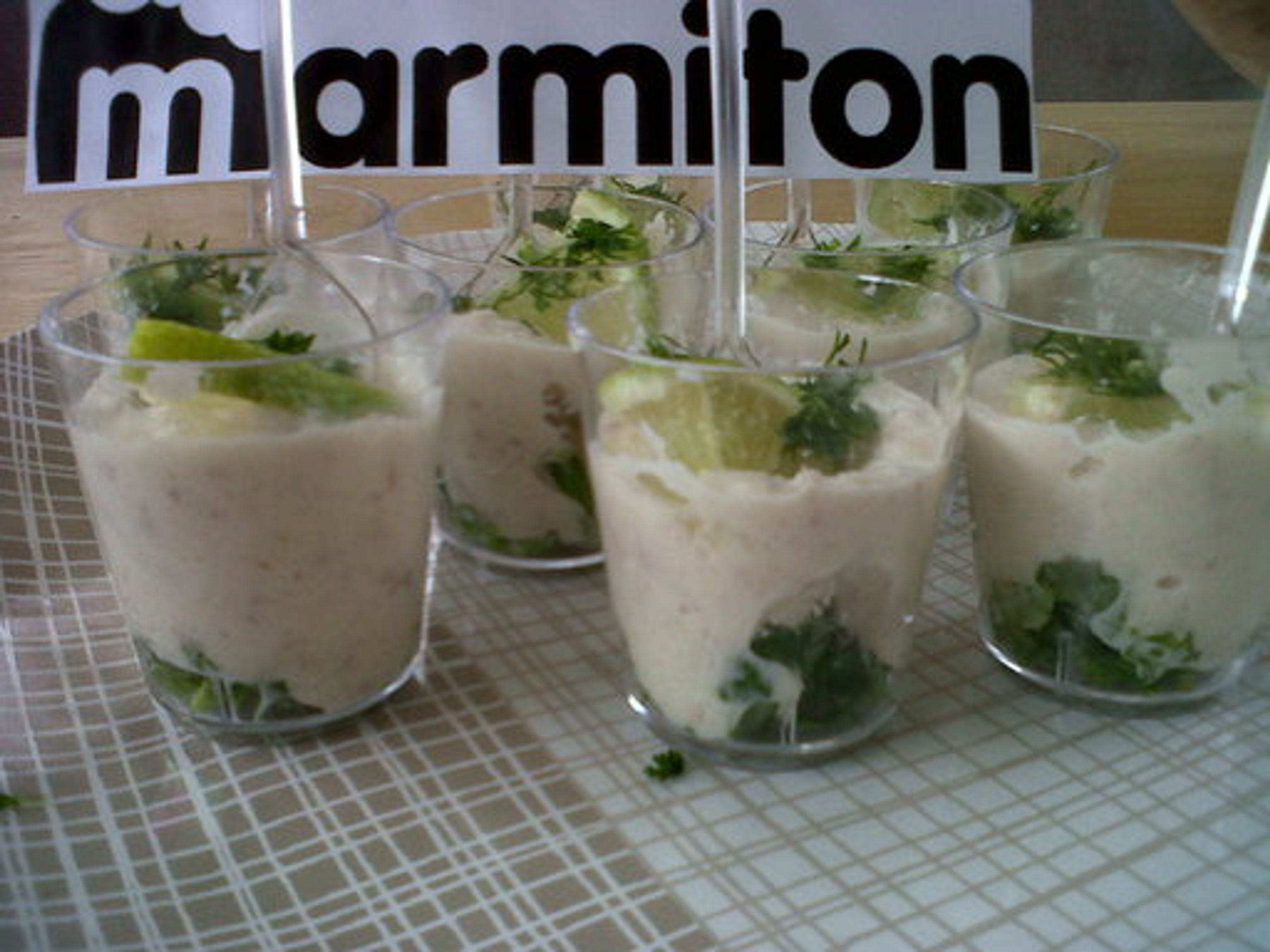 Verrines apéritives à la truite fumée : Recette de Verrines apéritives ...