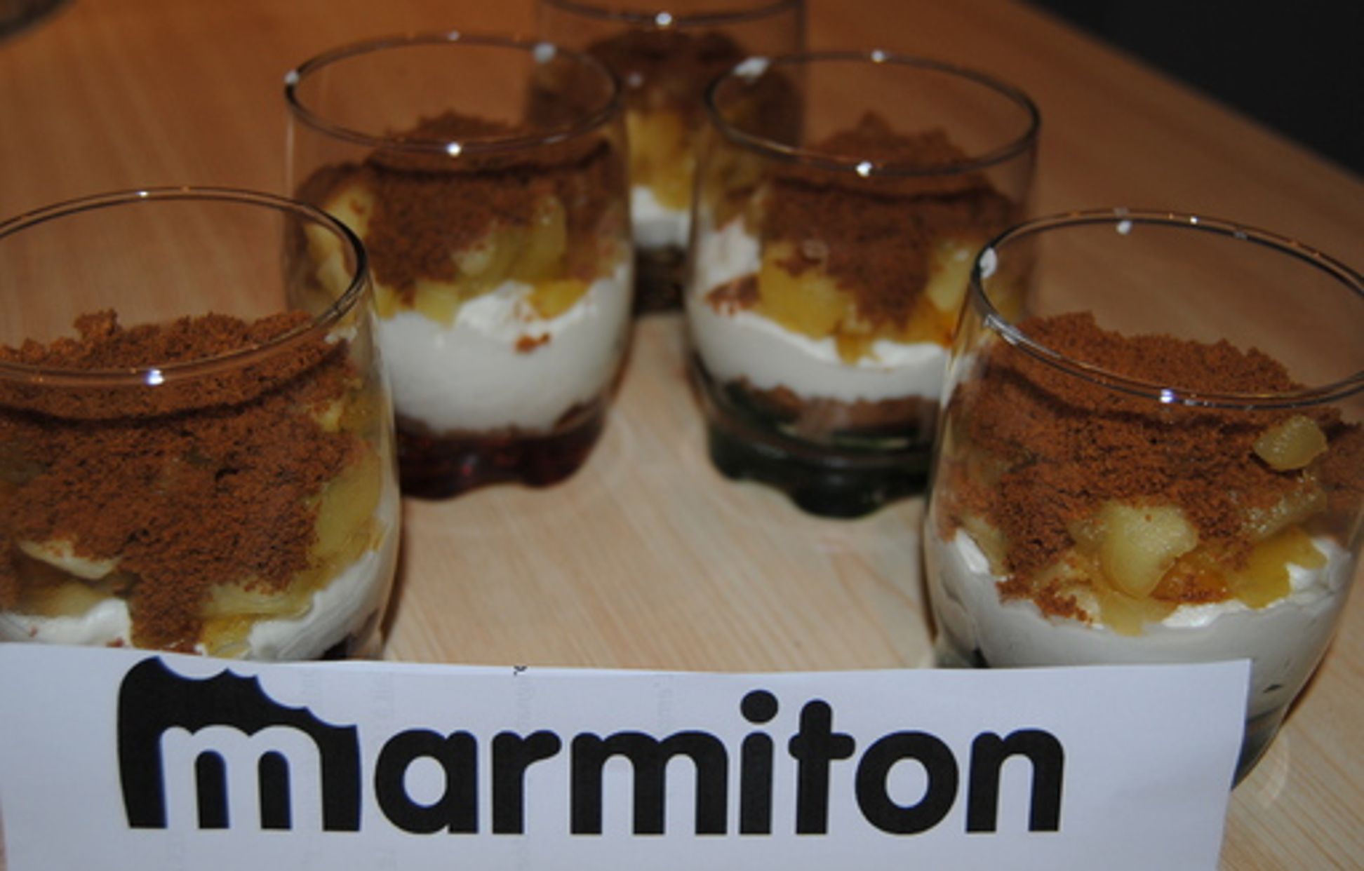 Verrines pommes-spéculos : Recette de Verrines pommes-spéculos - Marmiton