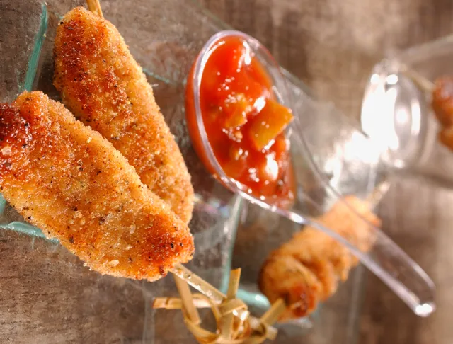 Bâtonnets de poulet sauce rouge : recette de Bâtonnets de poulet sauce ...