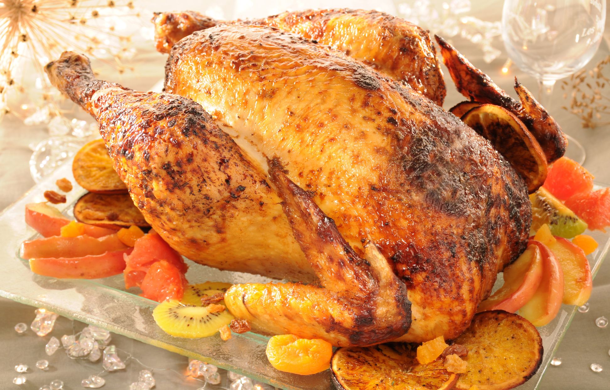 Chapon Noël farci et accompagné de fruits : Recette de Chapon Noël ...