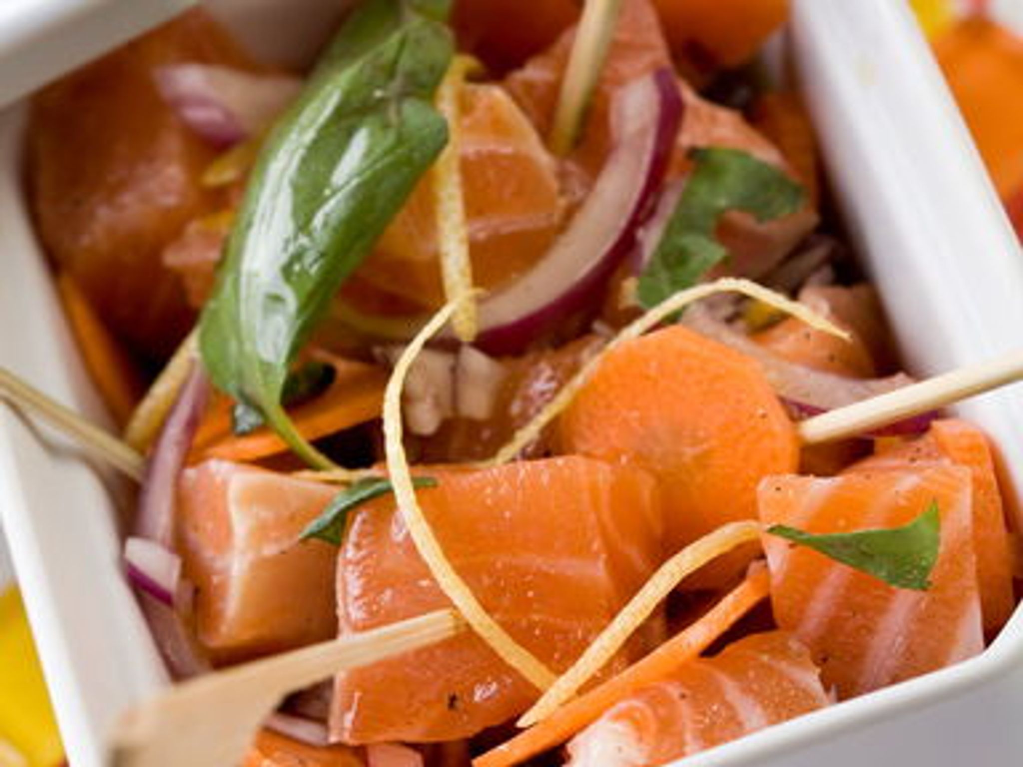 Saumon frais mariné : Recette de Saumon frais mariné - Marmiton