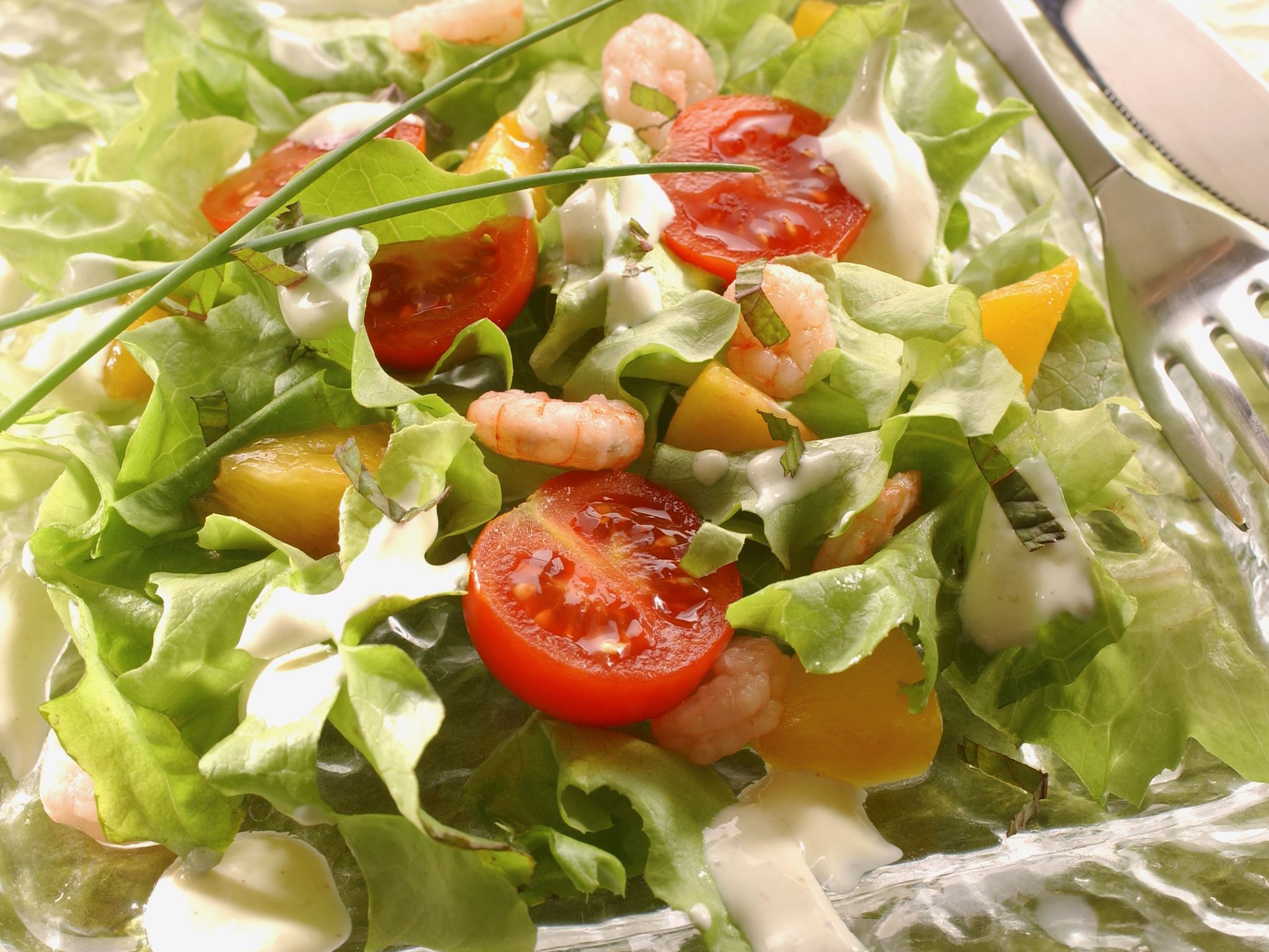 Salade de crevettes aux pêches (recette légère) : Recette de Salade de ...