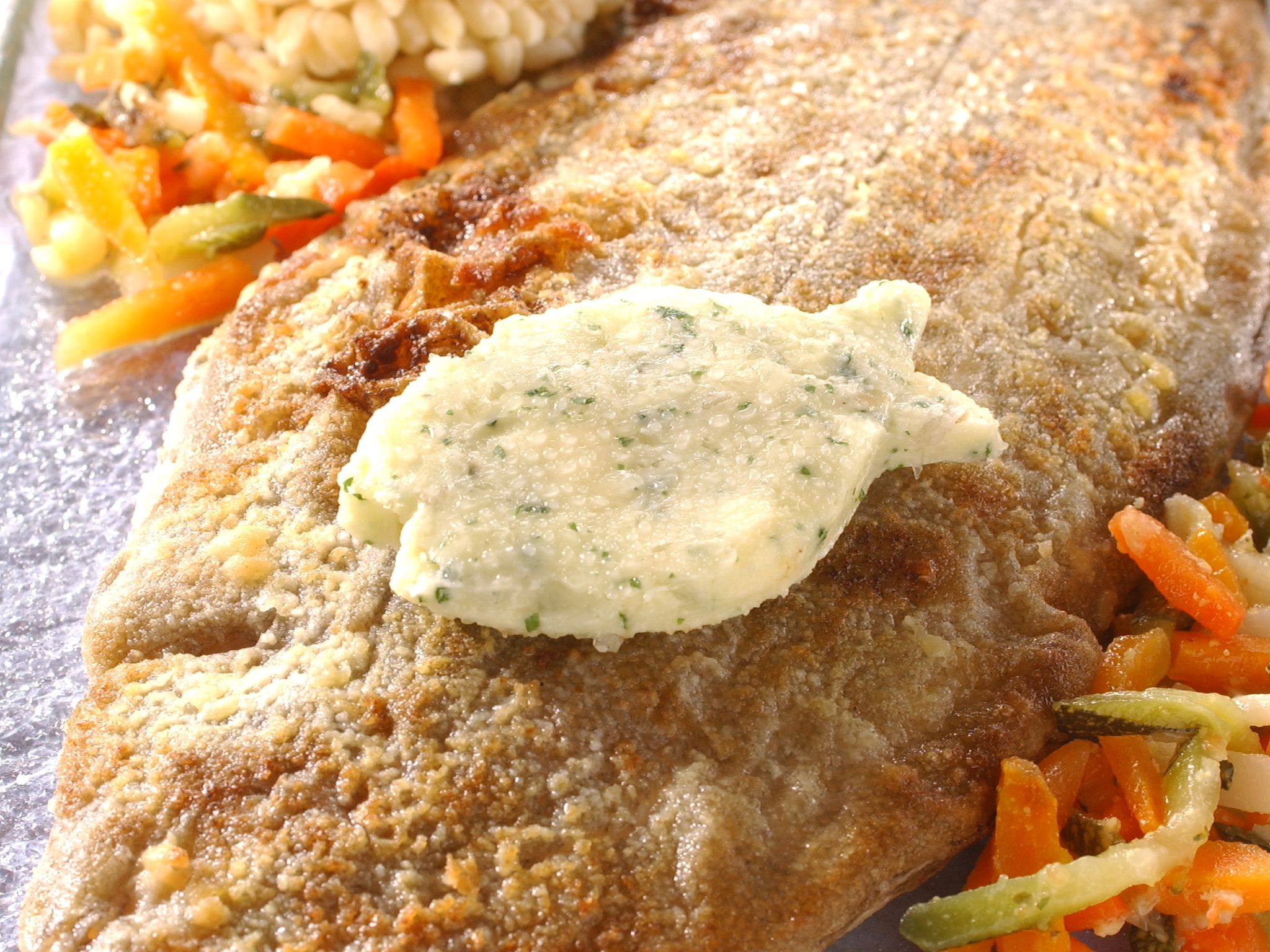 Soles grillées au beurre persillé : Recette de Soles grillées au beurre ...