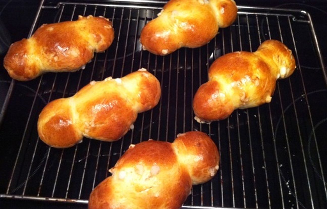 Cougnous ou cougnoles : Recette de Cougnous ou cougnoles - Marmiton