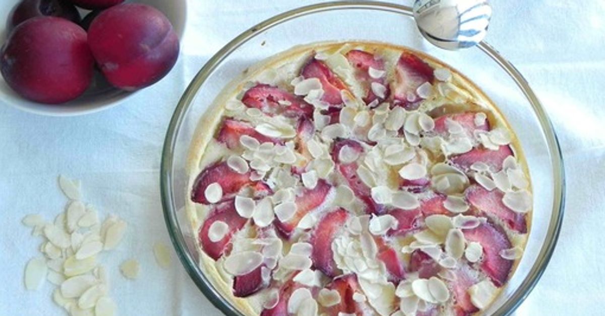 Clafoutis aux prunes, à la vanille et aux amandes : recette de ...