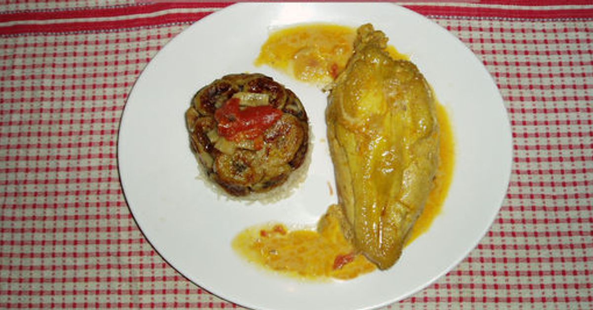 Poulet créole au lait de coco accompagné de bananes dorées à la poêle ...