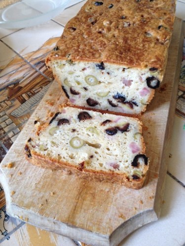 Cake aux olives : Recette de Cake aux olives - Marmiton