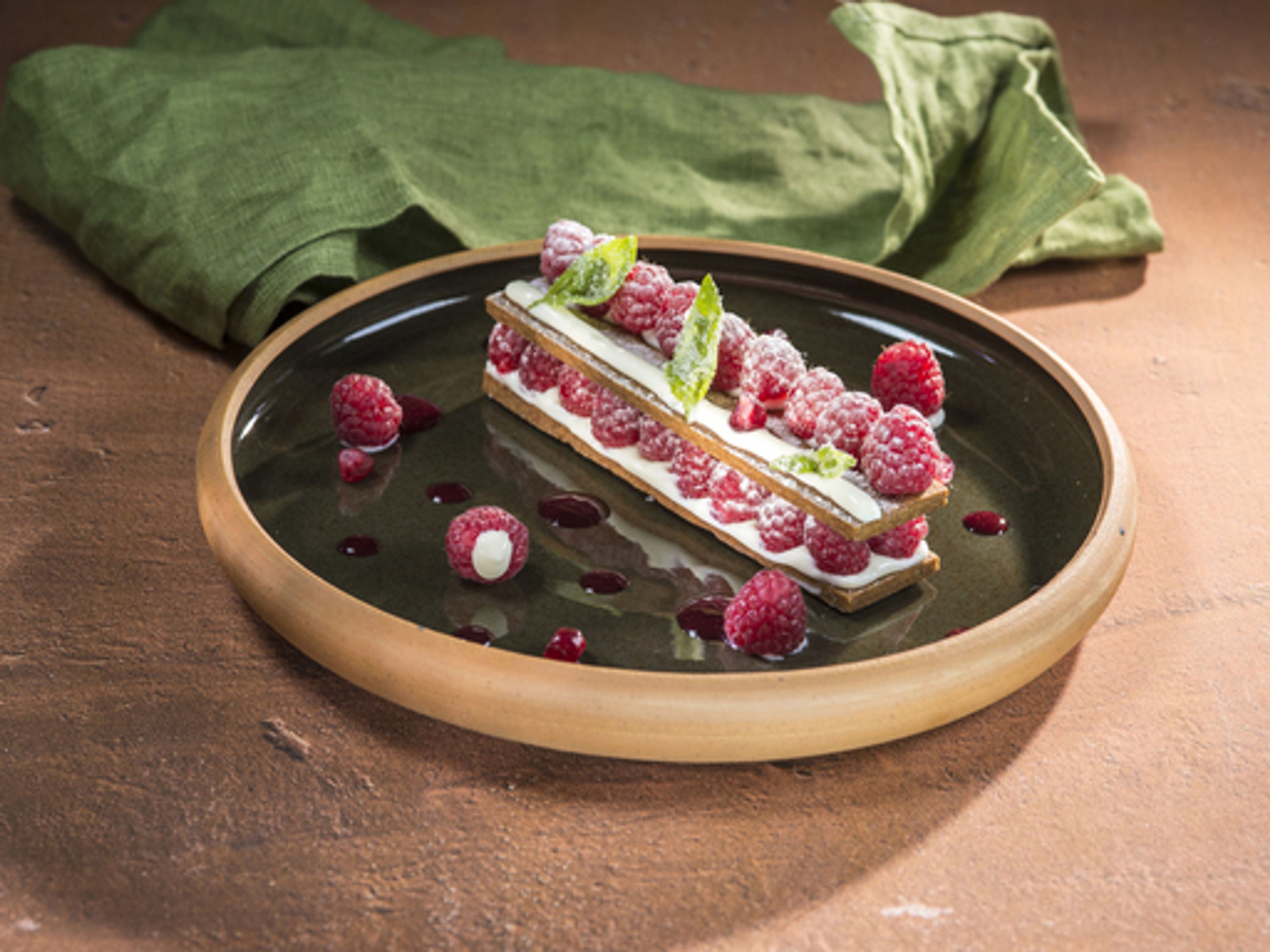 Millefeuille framboises basilic : Recette de Millefeuille framboises ...