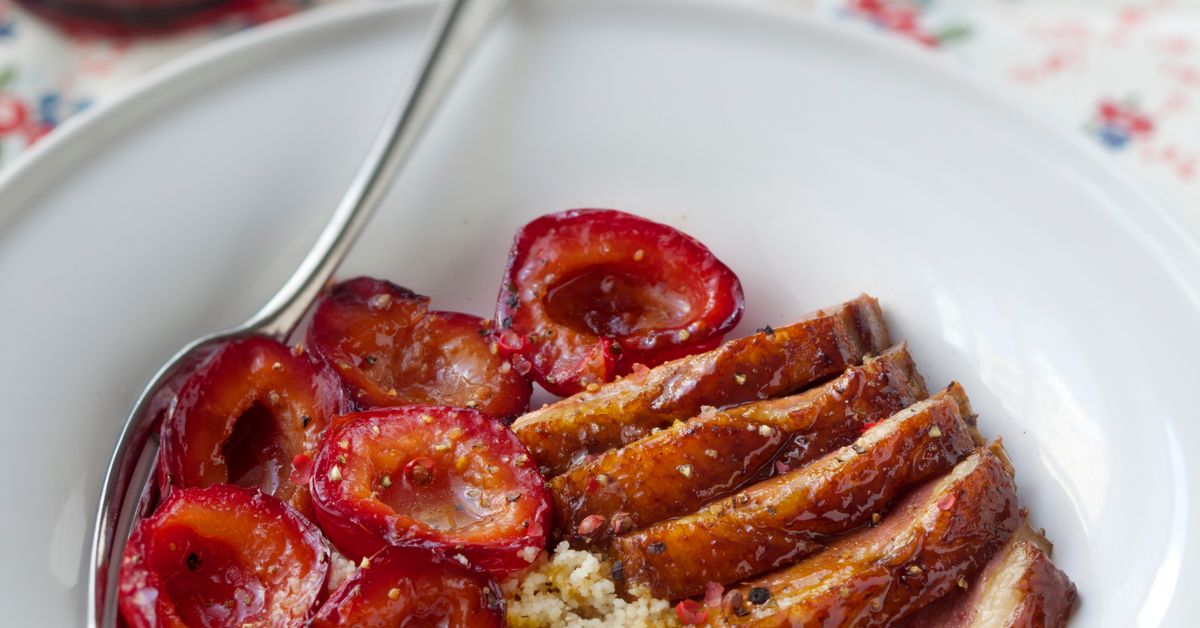 Magret de canard aux prunes rouges : recette de Magret de canard aux ...