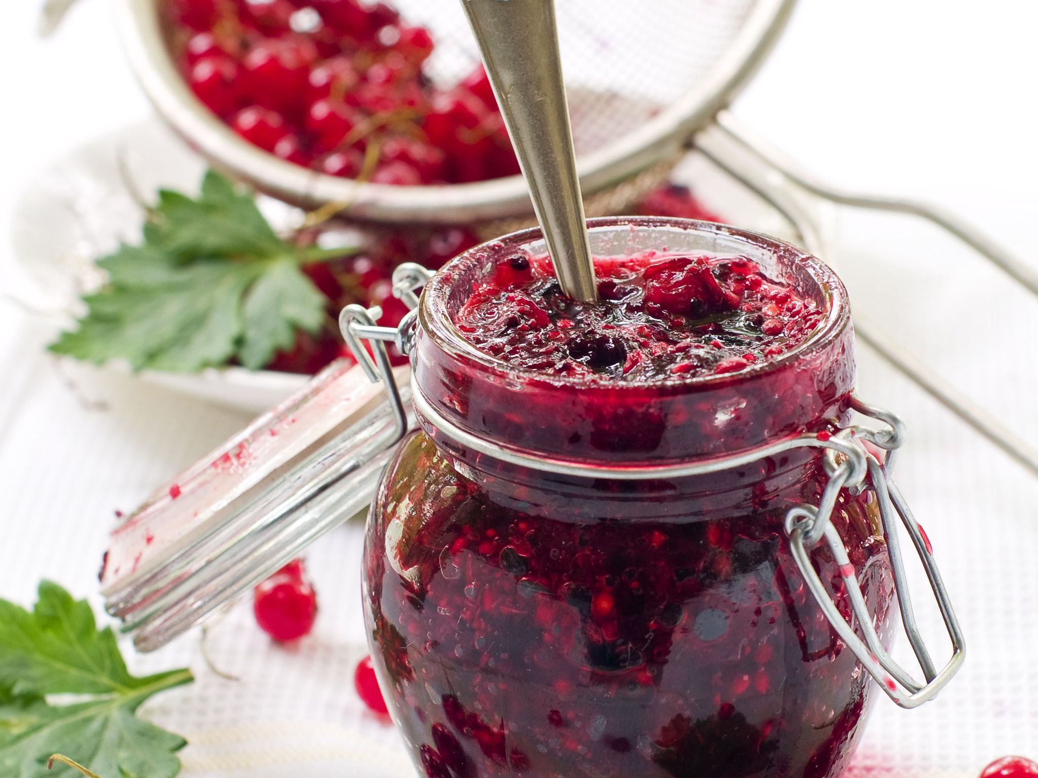 Confiture framboises-groseilles : Recette de Confiture framboises ...