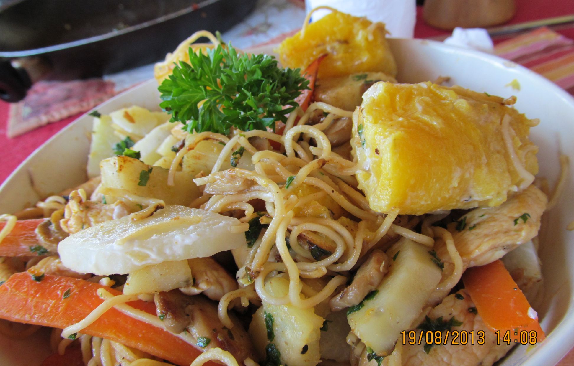 Emincé de poulet aux bananes poingo et ignames : Recette de Emincé de ...