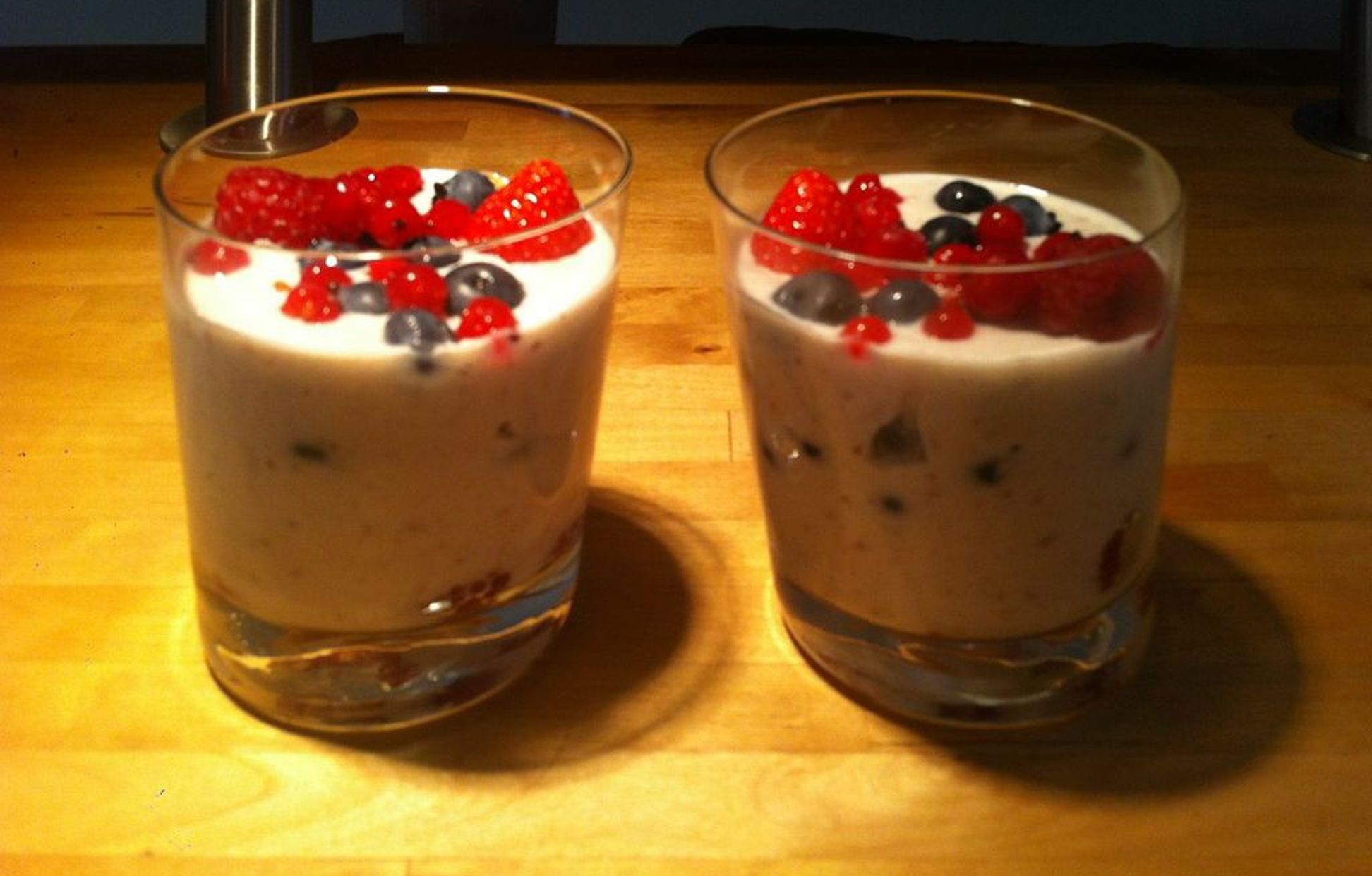 Verrines aux fruits rouges : Recette de Verrines aux fruits rouges ...