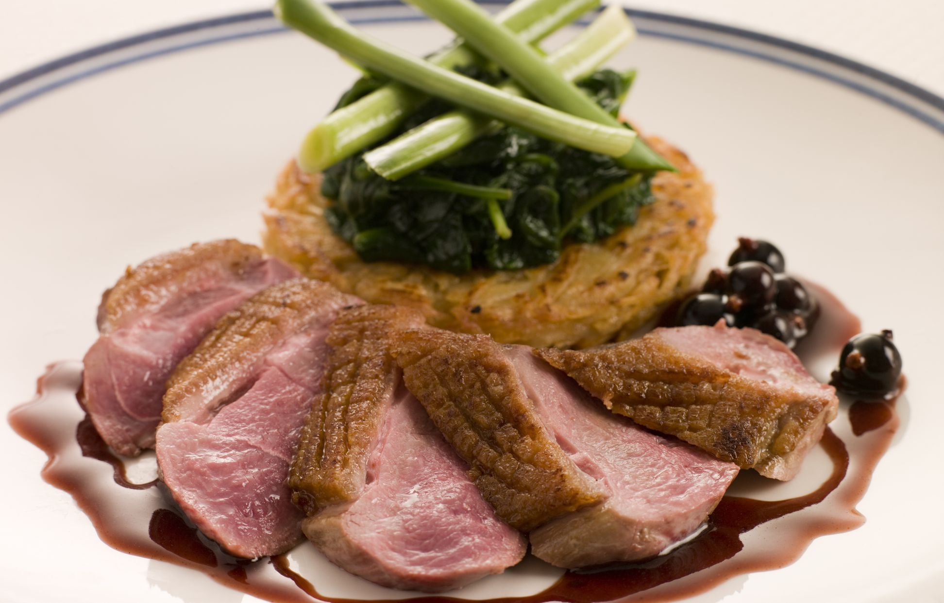 Magrets de canard au cassis : Recette de Magrets de canard au cassis ...