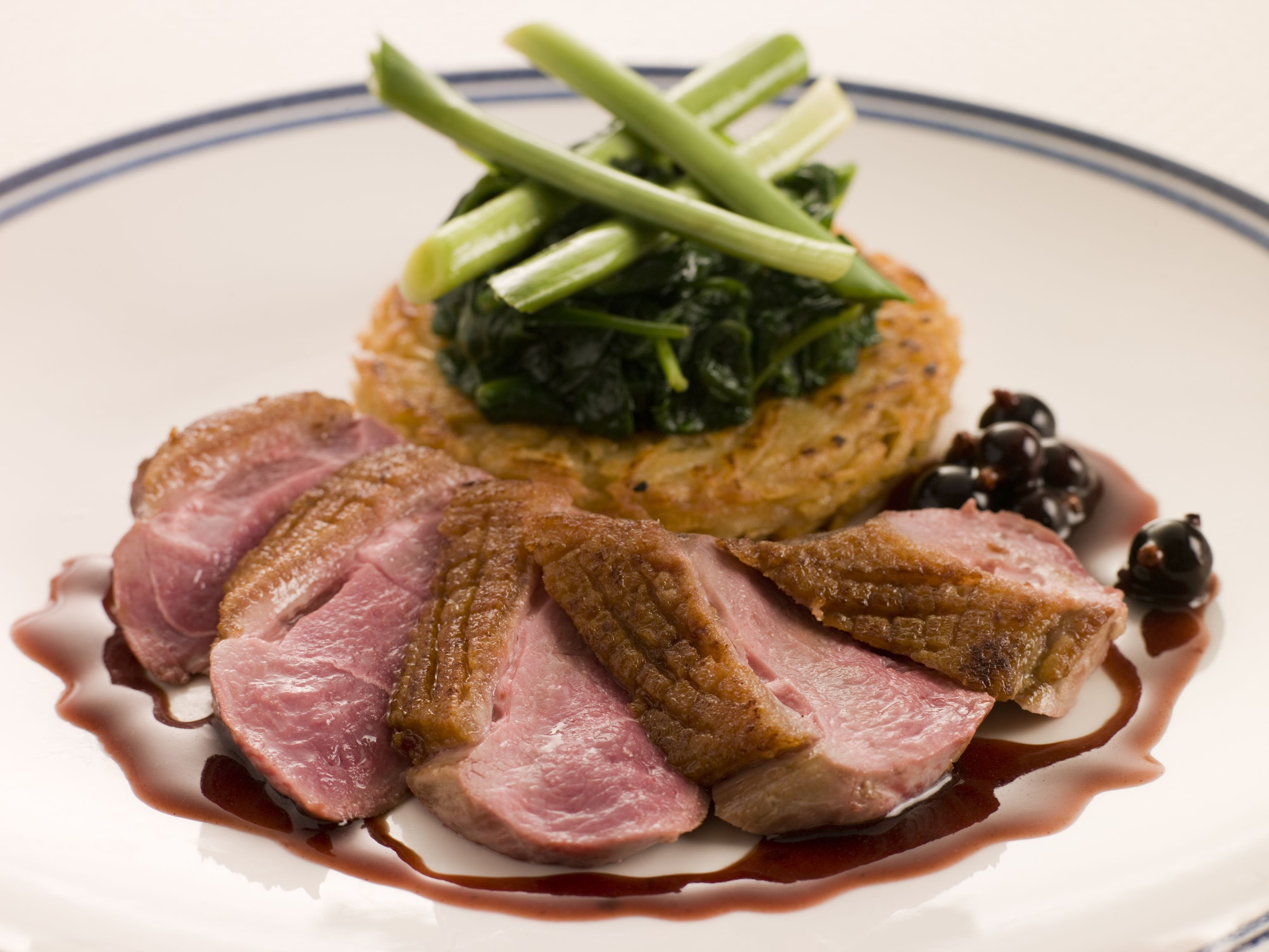 Magrets de canard au cassis : Recette de Magrets de canard au cassis ...