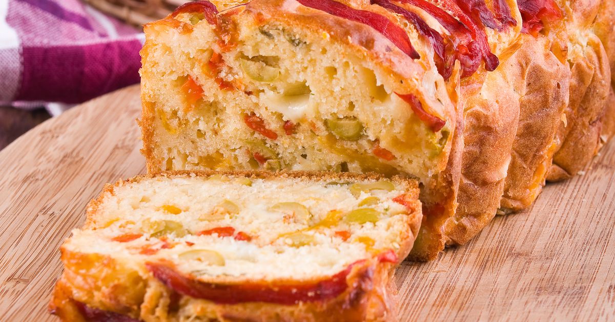 Cake aux olives vertes et poivrons rouges : recette de Cake aux olives ...