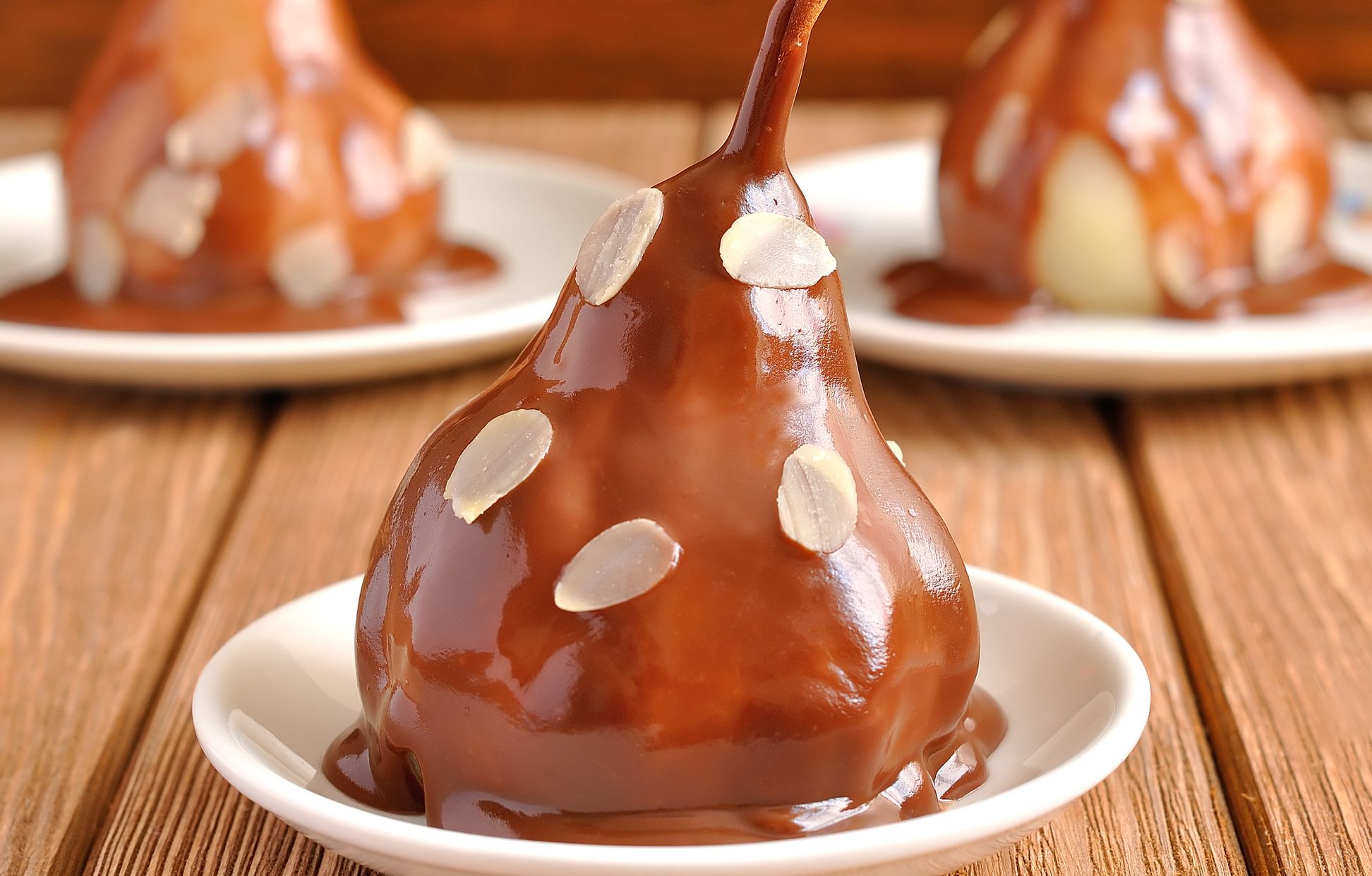 Poires au coulis de chocolat : Recette de Poires au coulis de chocolat ...
