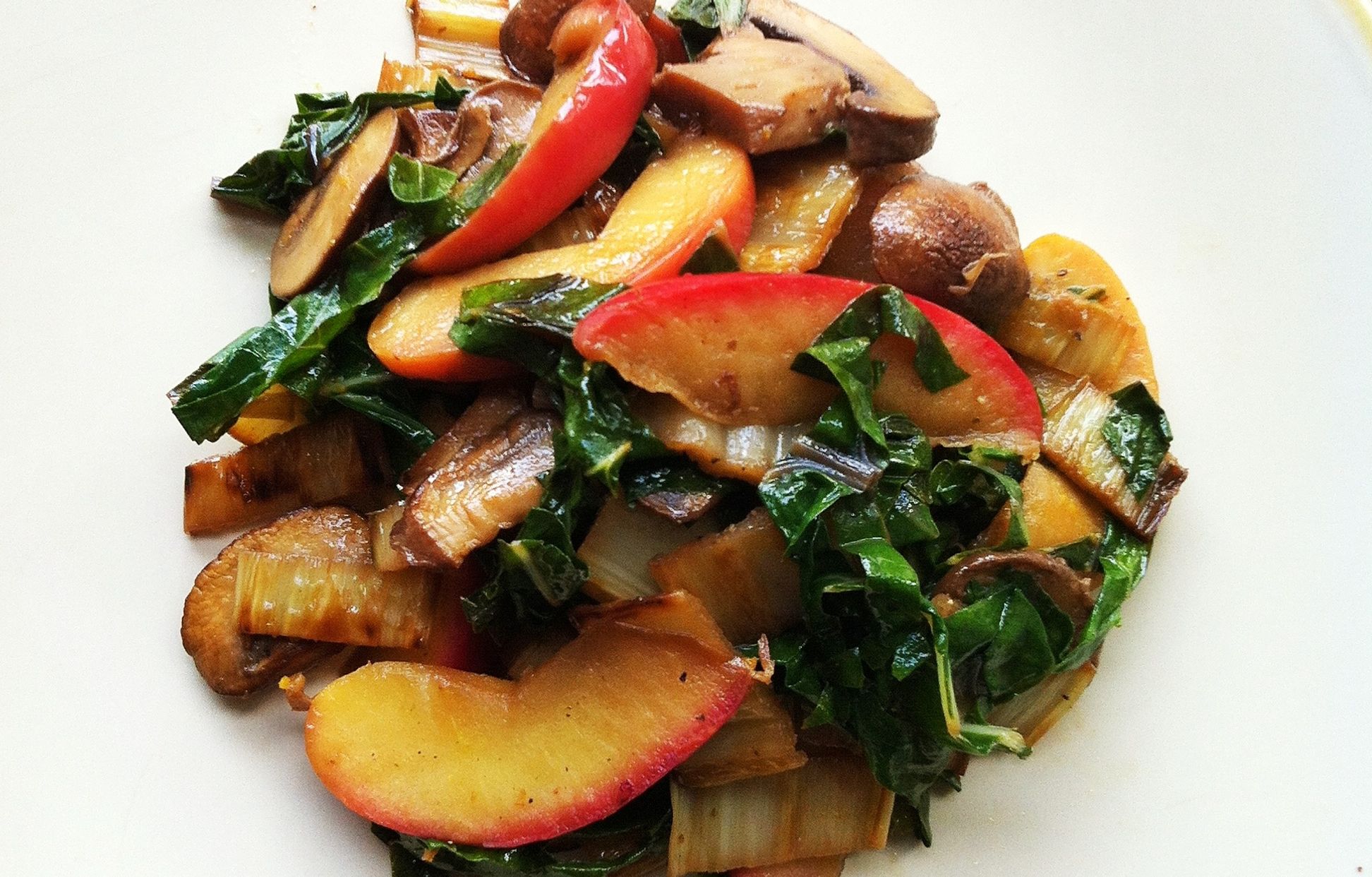 Blette poêlées aux champignons et pommes : Recette de Blette poêlées ...