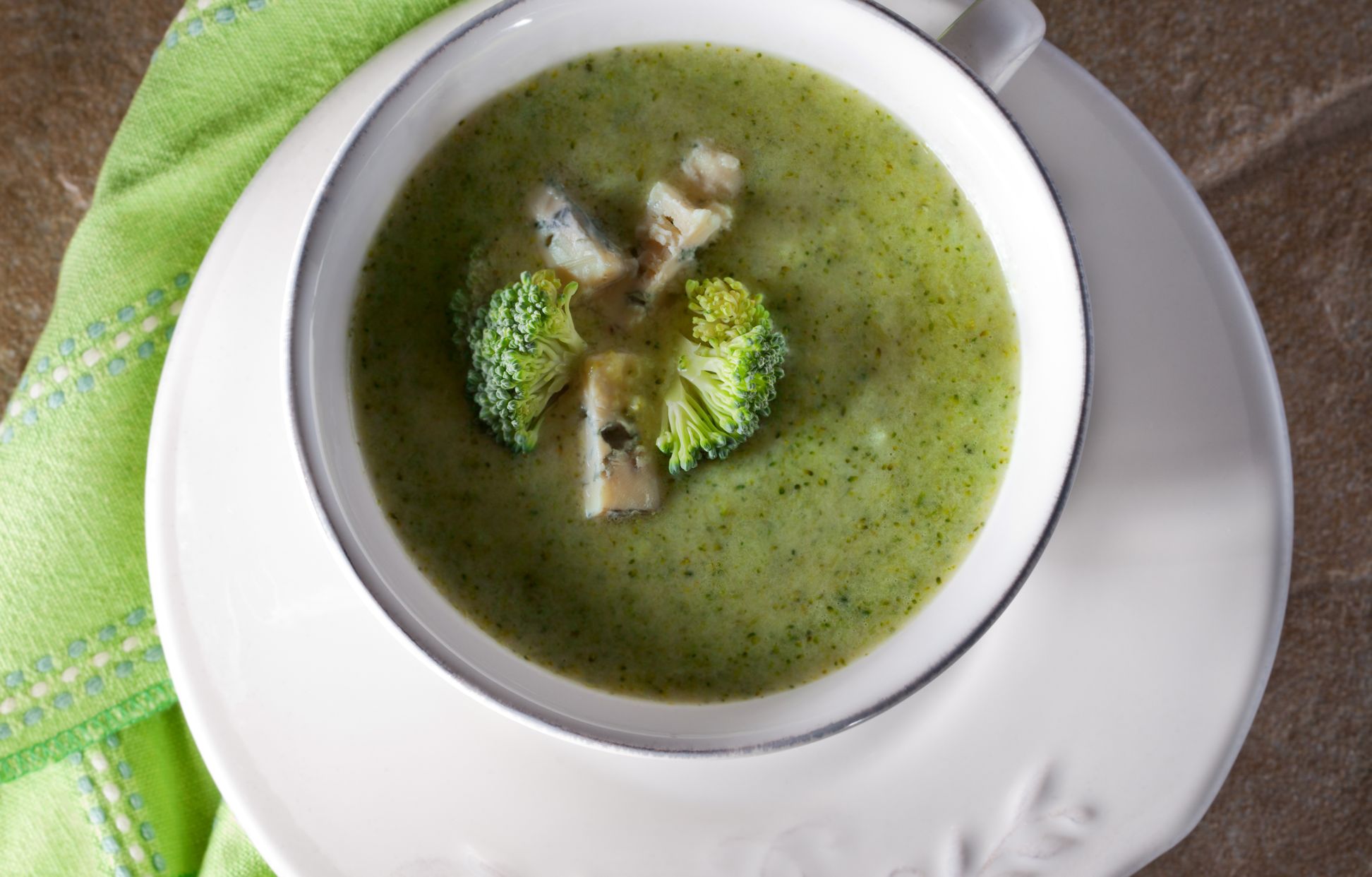 Soupe de brocoli au roquefort : Recette de Soupe de brocoli au ...
