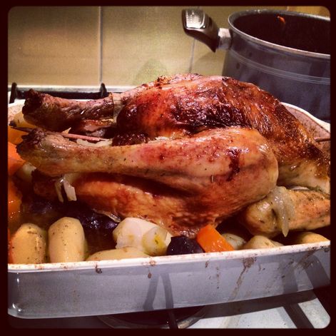 Poulet rôti et ses pommes de terre : Recette de Poulet rôti et ses ...