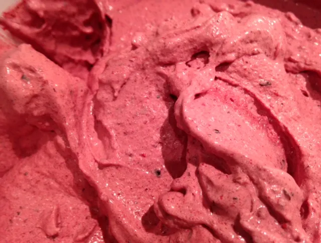 Crème glacée aux fruits rouges express : recette de Crème glacée aux ...