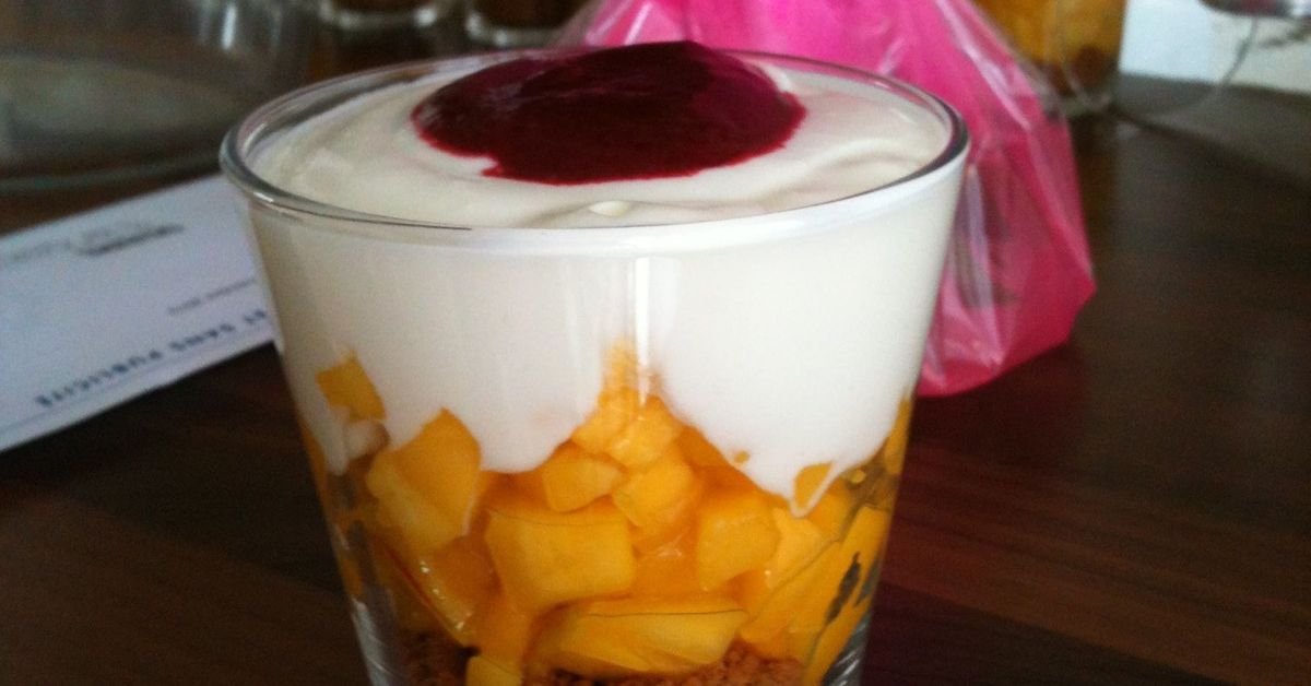 Verrine mangue framboise spéculoos : recette de Verrine mangue ...