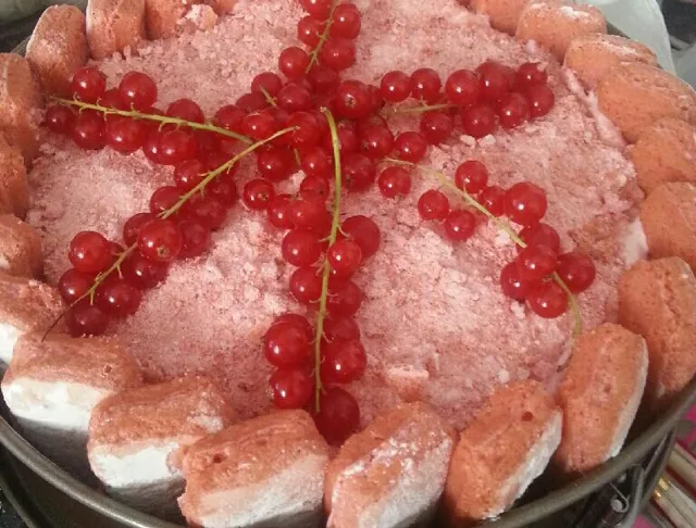 charlotte légère aux fruits rouges (sans gélatine) : recette de ...