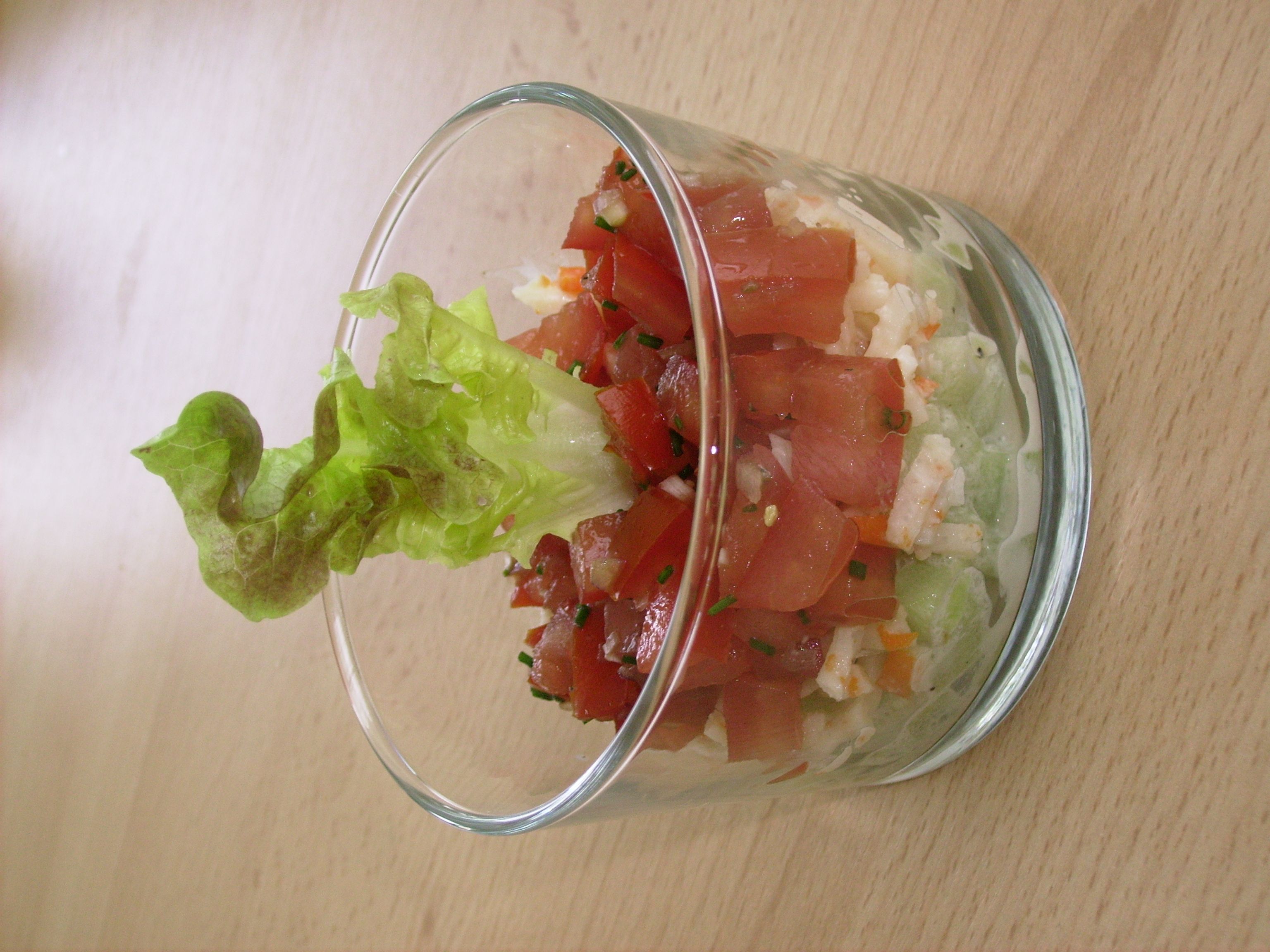 Verrine fraîche tomate-chair de crabe-concombre : Recette de Verrine ...