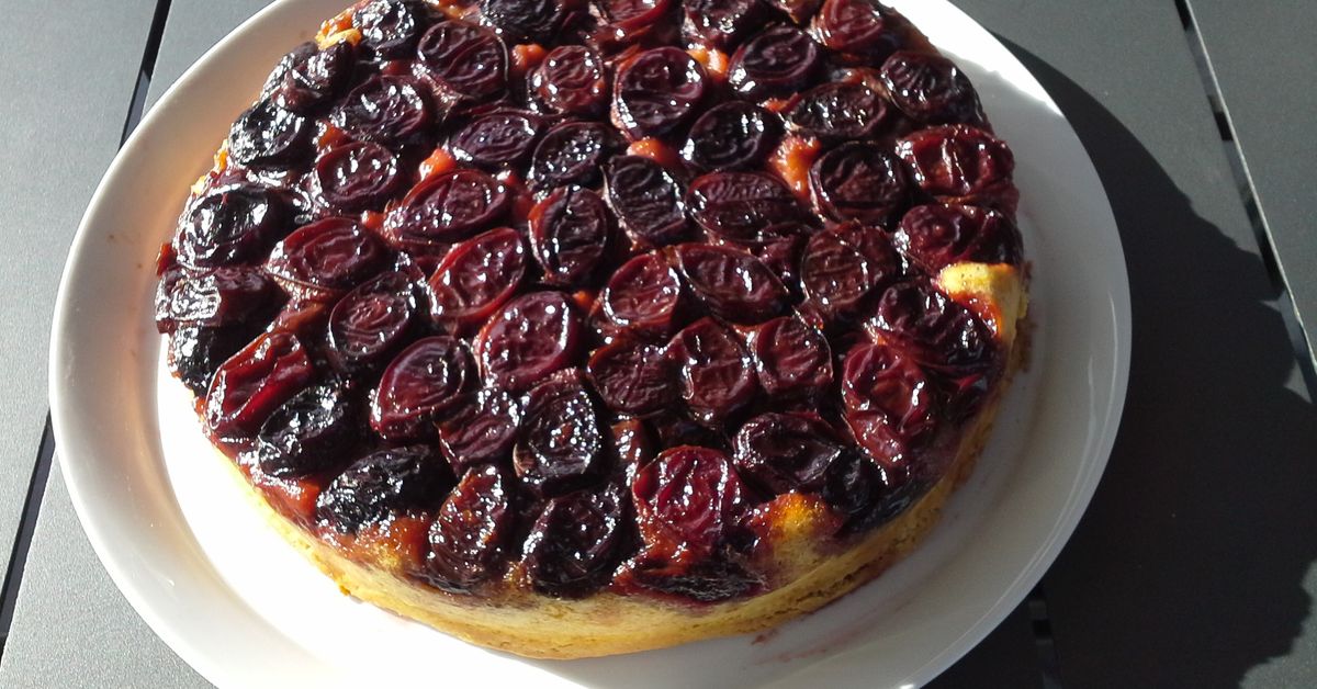 Gâteau renversé aux prunes rouges : recette de Gâteau renversé aux ...