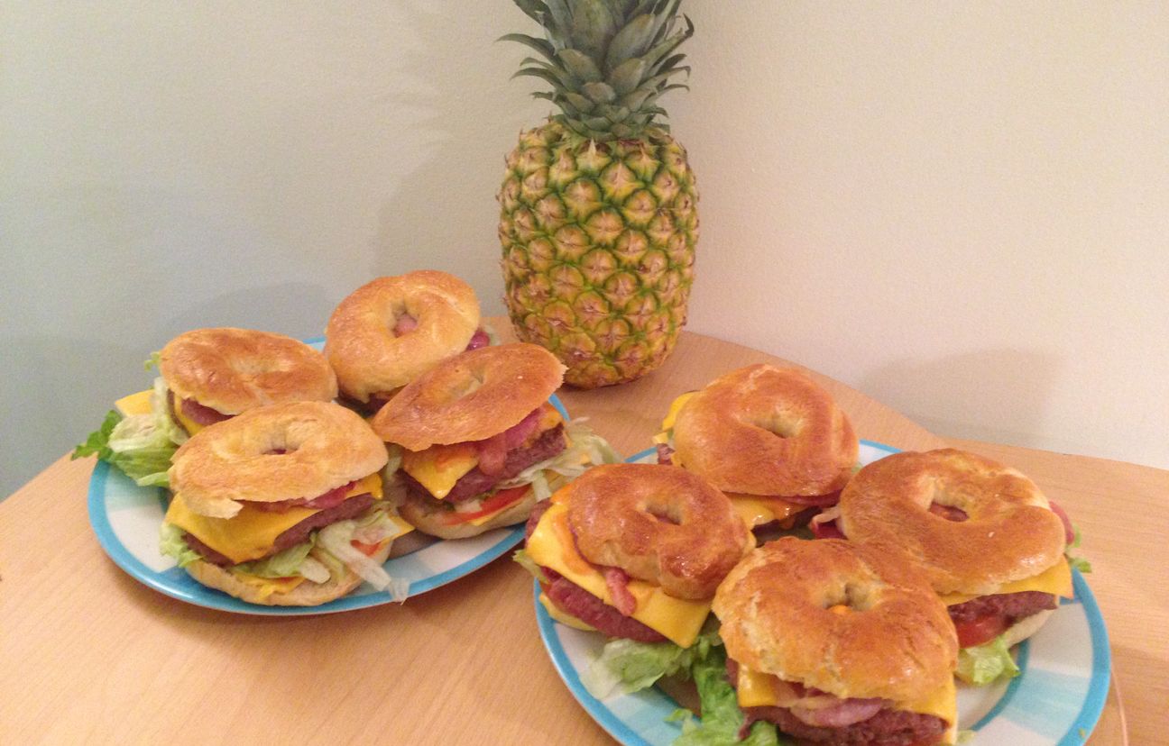 Burger Bagels : Recette de Burger Bagels - Marmiton