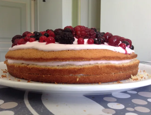 Génoise aux fruits rouges : recette de Génoise aux fruits rouges