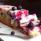 Cake aux fruits rouges : Recette de Cake aux fruits rouges - Marmiton