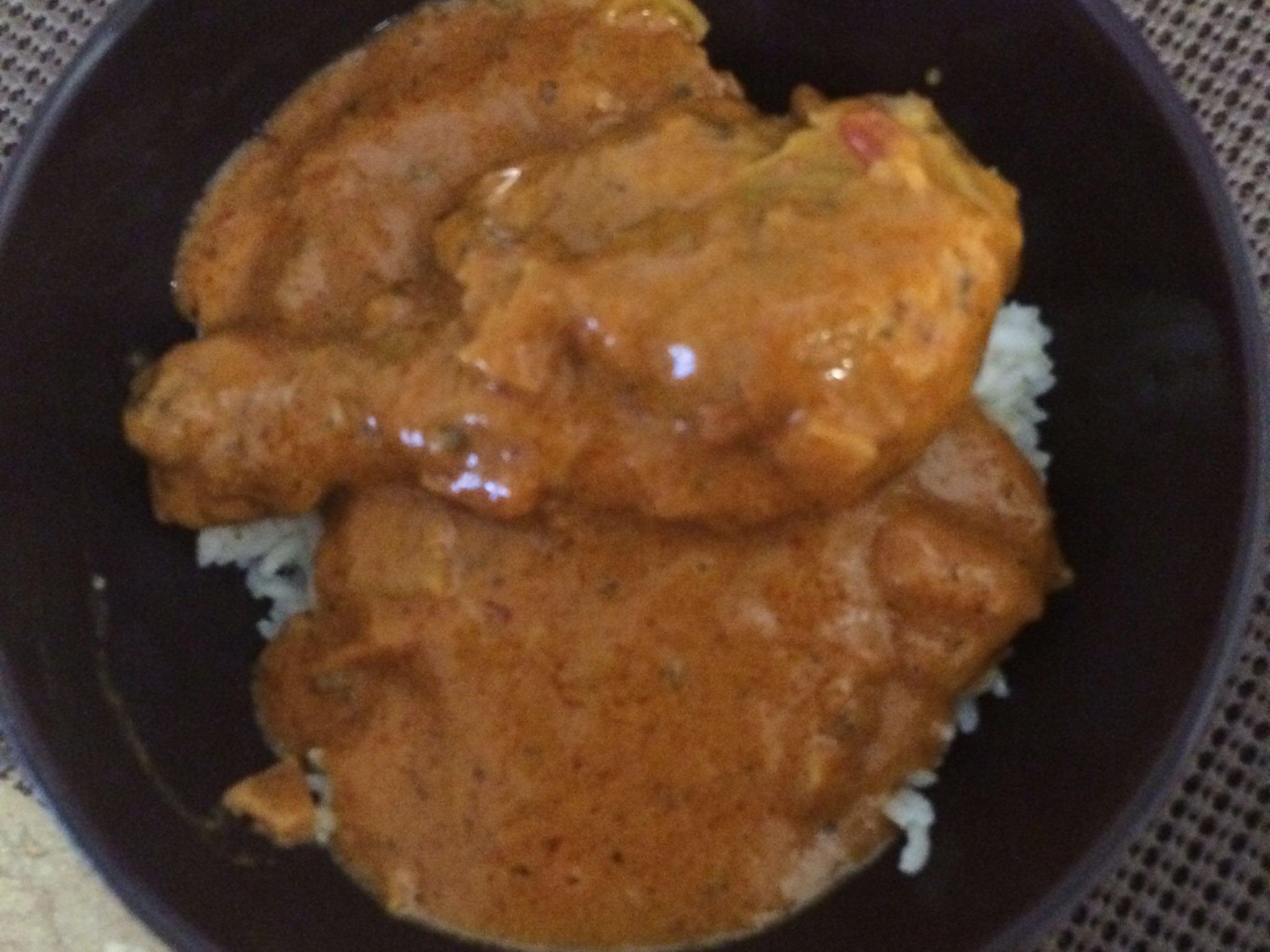 Cuisses de poulet à la sauce d'arachide : Recette de Cuisses de poulet ...