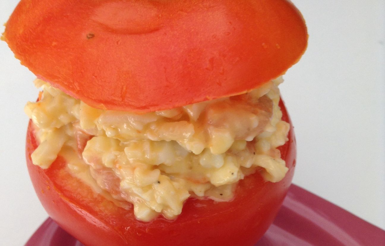 Tomate farcie au surimi, crevettes et mayonnaise : Recette de Tomate ...