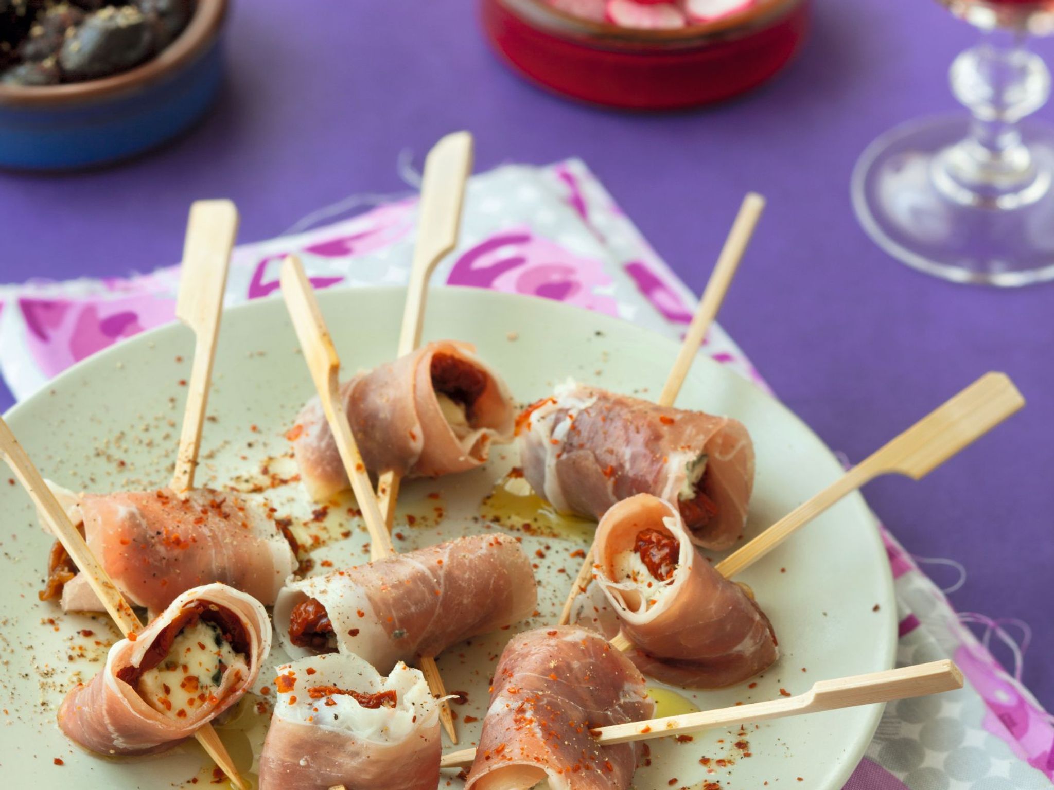 Mini brochettes au Jambon de Parme et aux tomates séchées : Recette de ...
